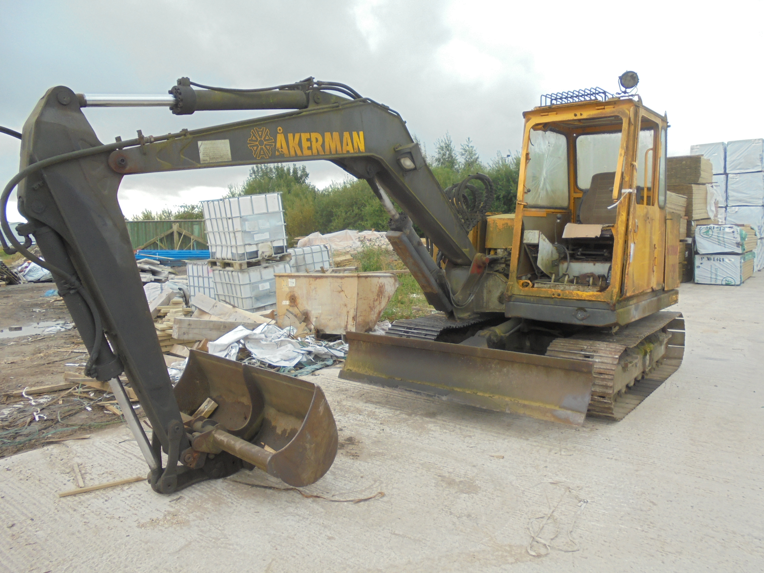Akerman H3B Tracked Excavator, Hours: 7977 c/w 3 Buckets Appraisal ...