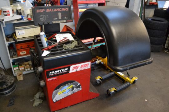 Hunter Model DSP 9000 Wheel Balancer with Cabinet of Spare Valves and ...