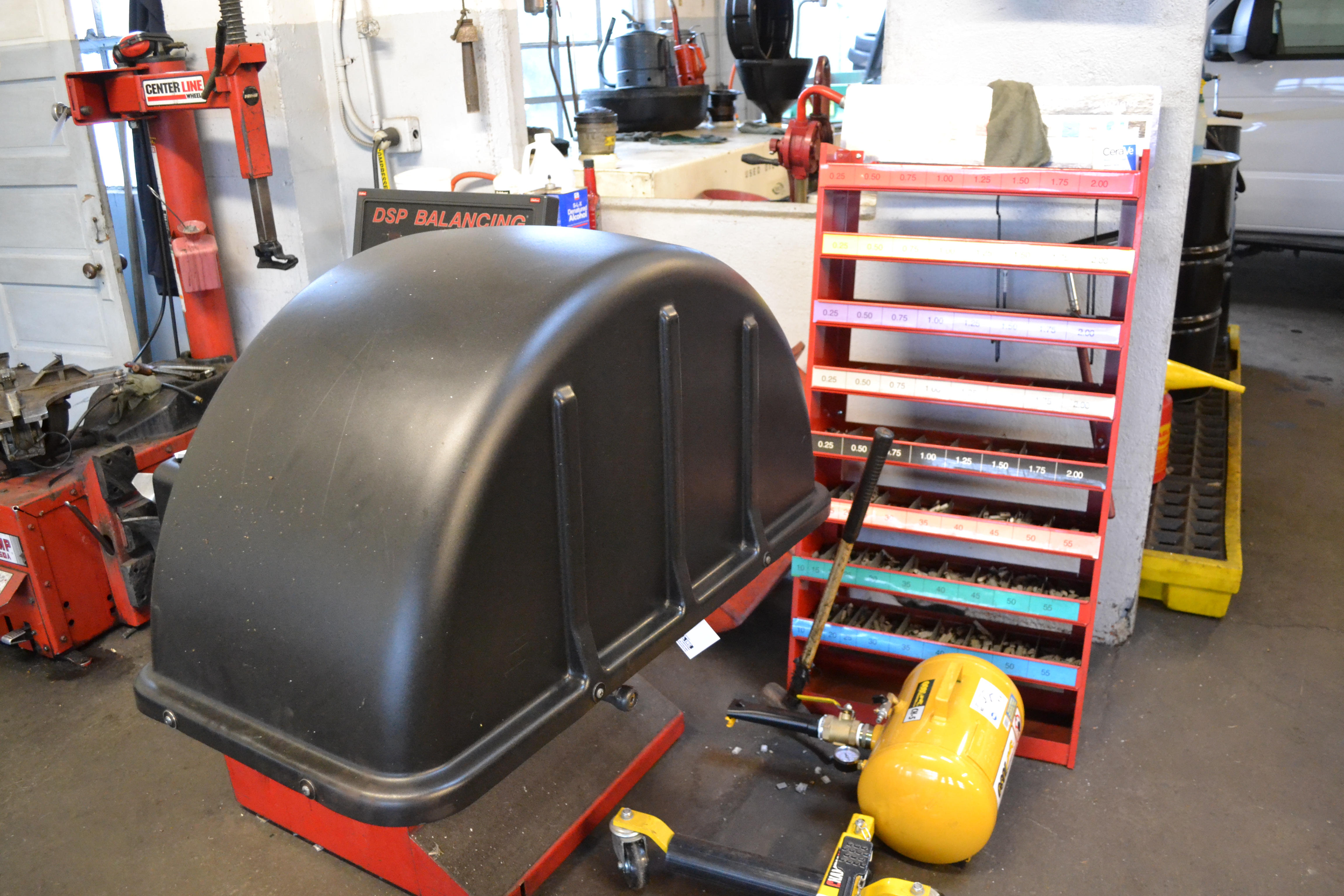 Hunter Model DSP 9000 Wheel Balancer with Cabinet of Spare Valves and ...