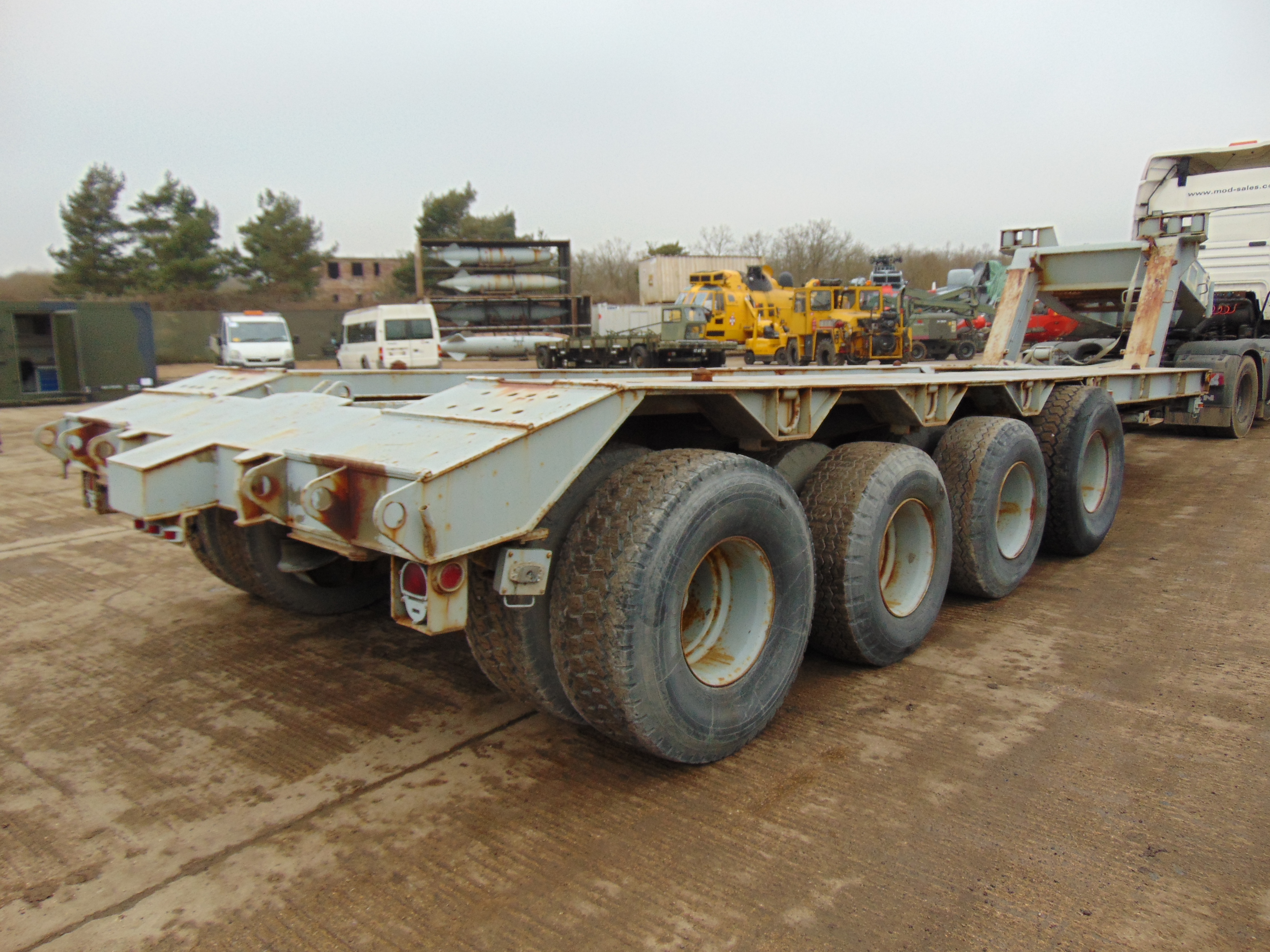 You are bidding on a M747 60 Ton Low Loader Heavy Equipment (H.E.T ...