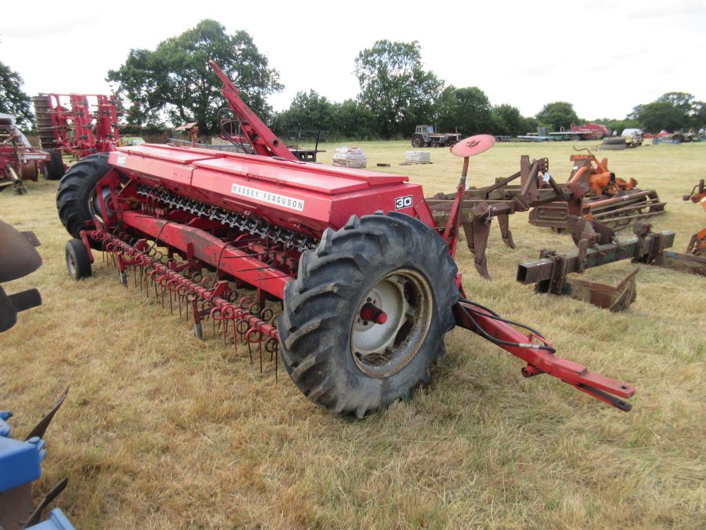 MF 30 Seed drill 4m c/w pre emergence markers