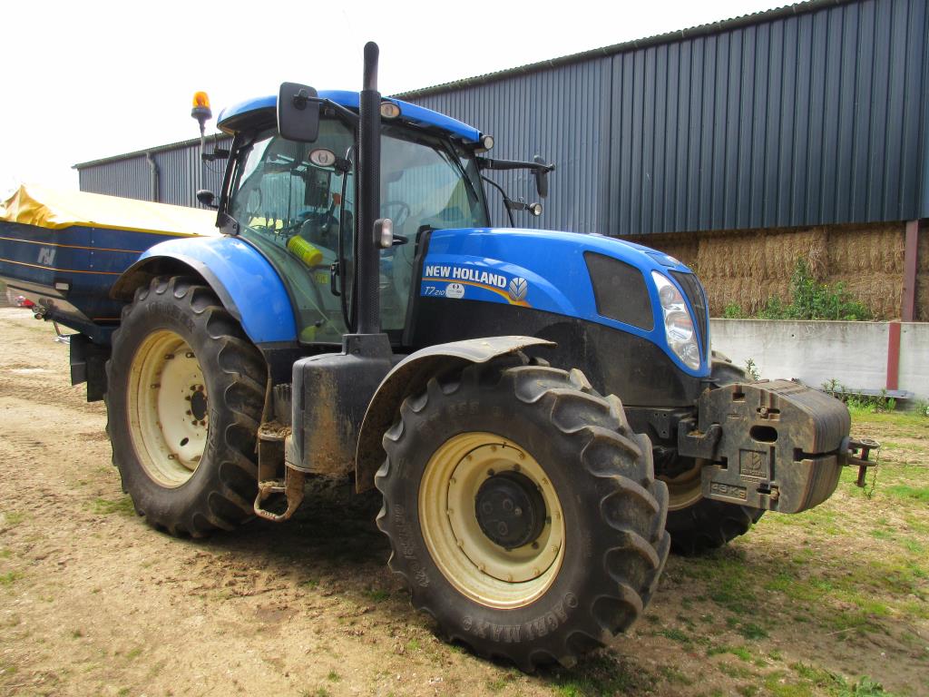 2012 NEW HOLLAND T7.210 4wd TRACTOR Fitted with front weights, cab ...