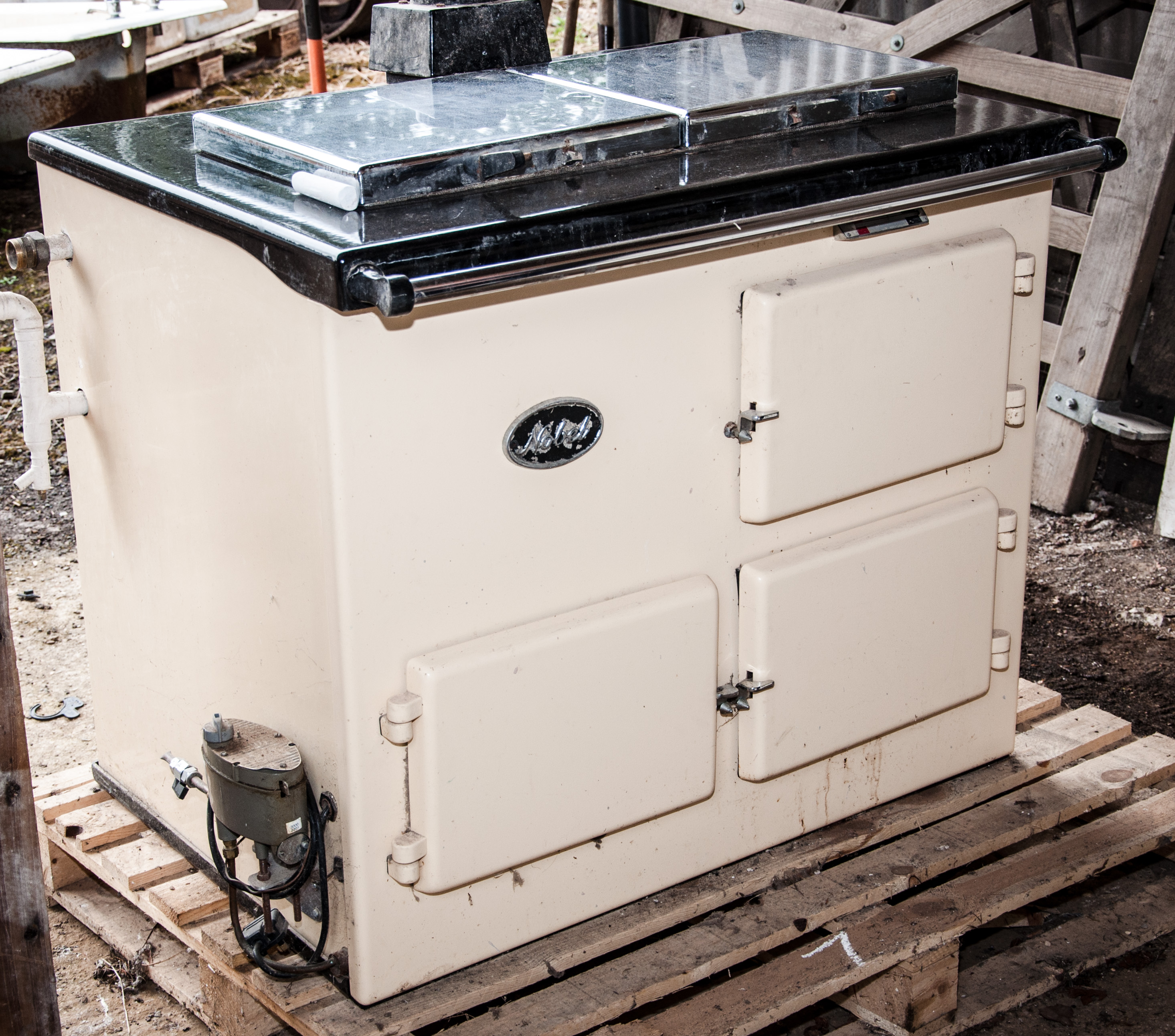 Nobel cooking range, width 97cm.