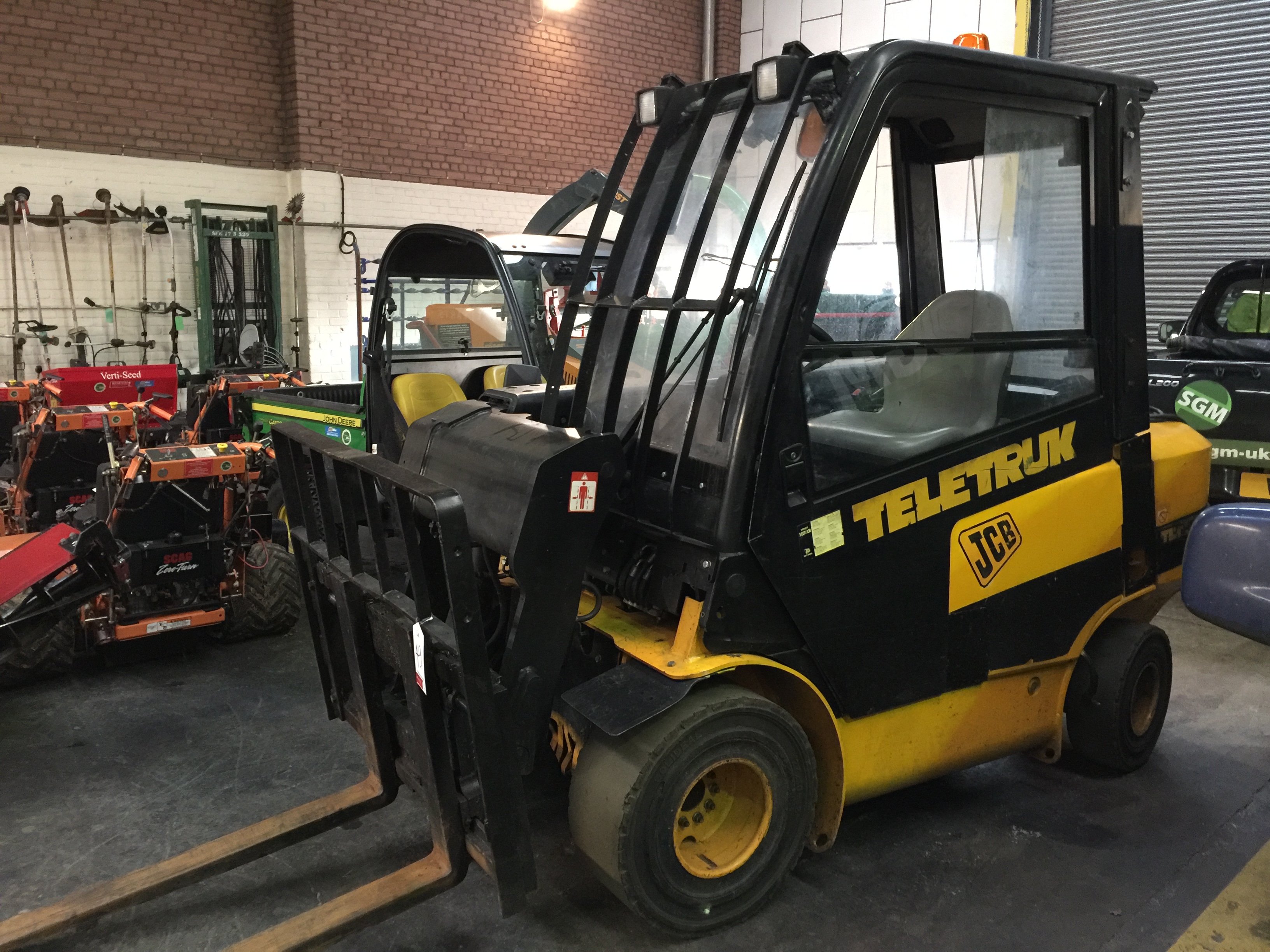 JCB Teletruk counterbalance forklift with telescopic boom Model: TLT30 ...