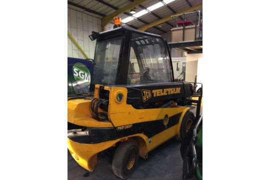 JCB Teletruk counterbalance forklift with telescopic boom Model: TLT30 ...