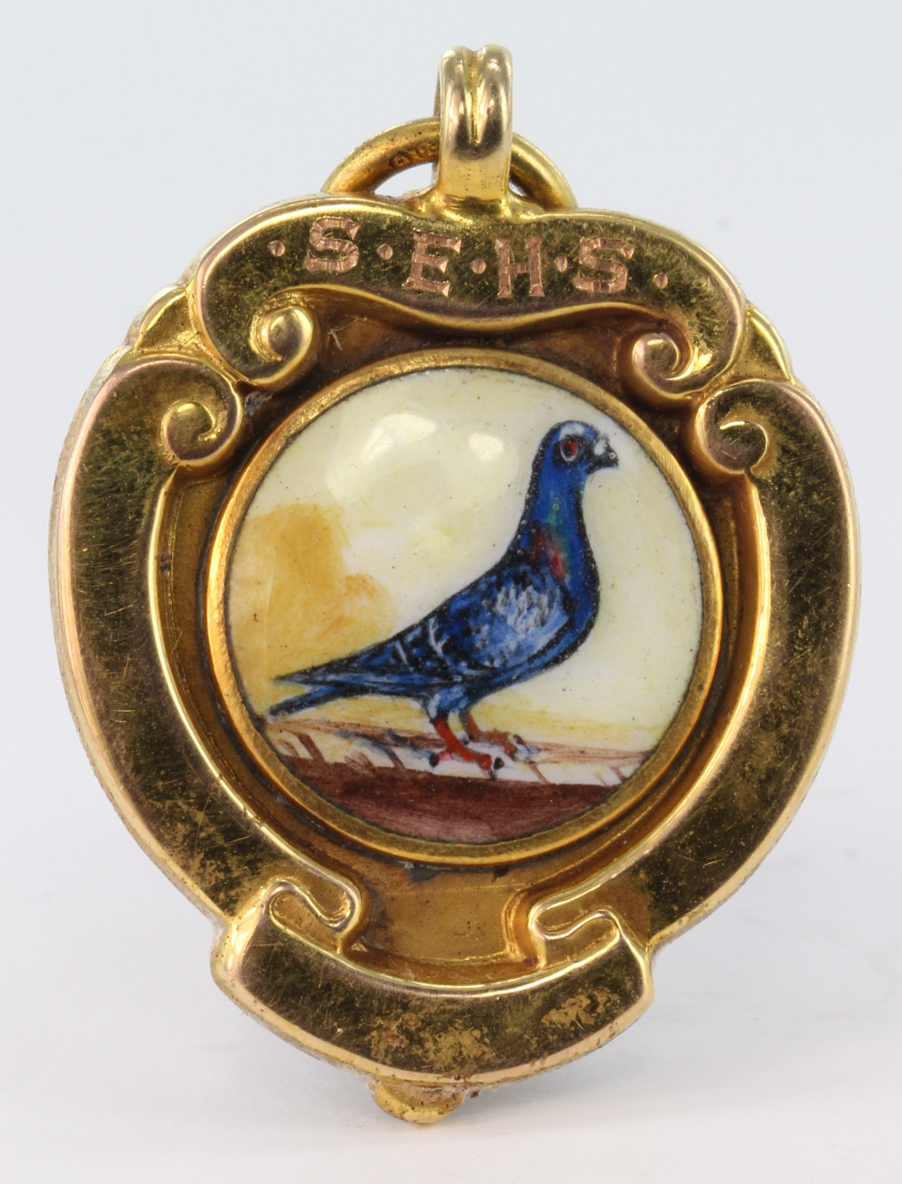 9ct Gold enamelled Pigeon Fob S.E.H.S. G. Woodward 1933 weight 6.3g