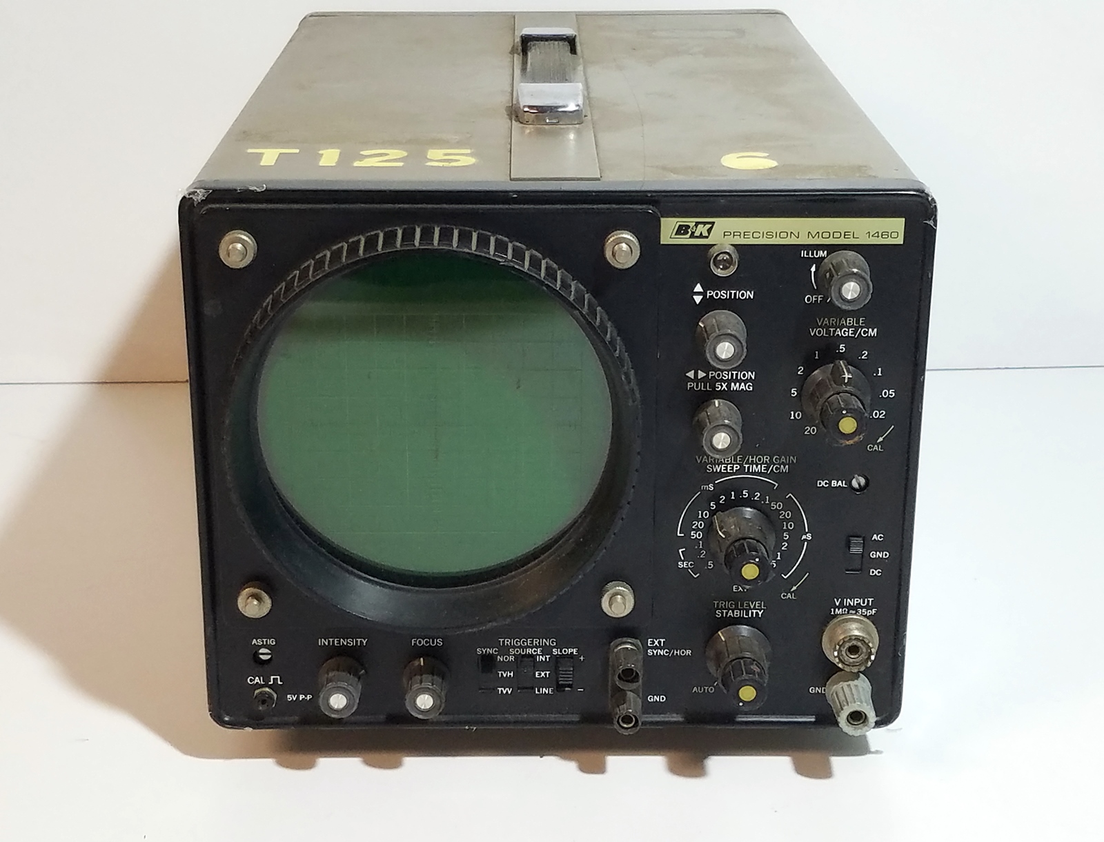Vintage B & K Precision 1460 Oscilloscope: S/N 14569, Weight 21-lbs., Size: 19 x 10 x 9, #604,