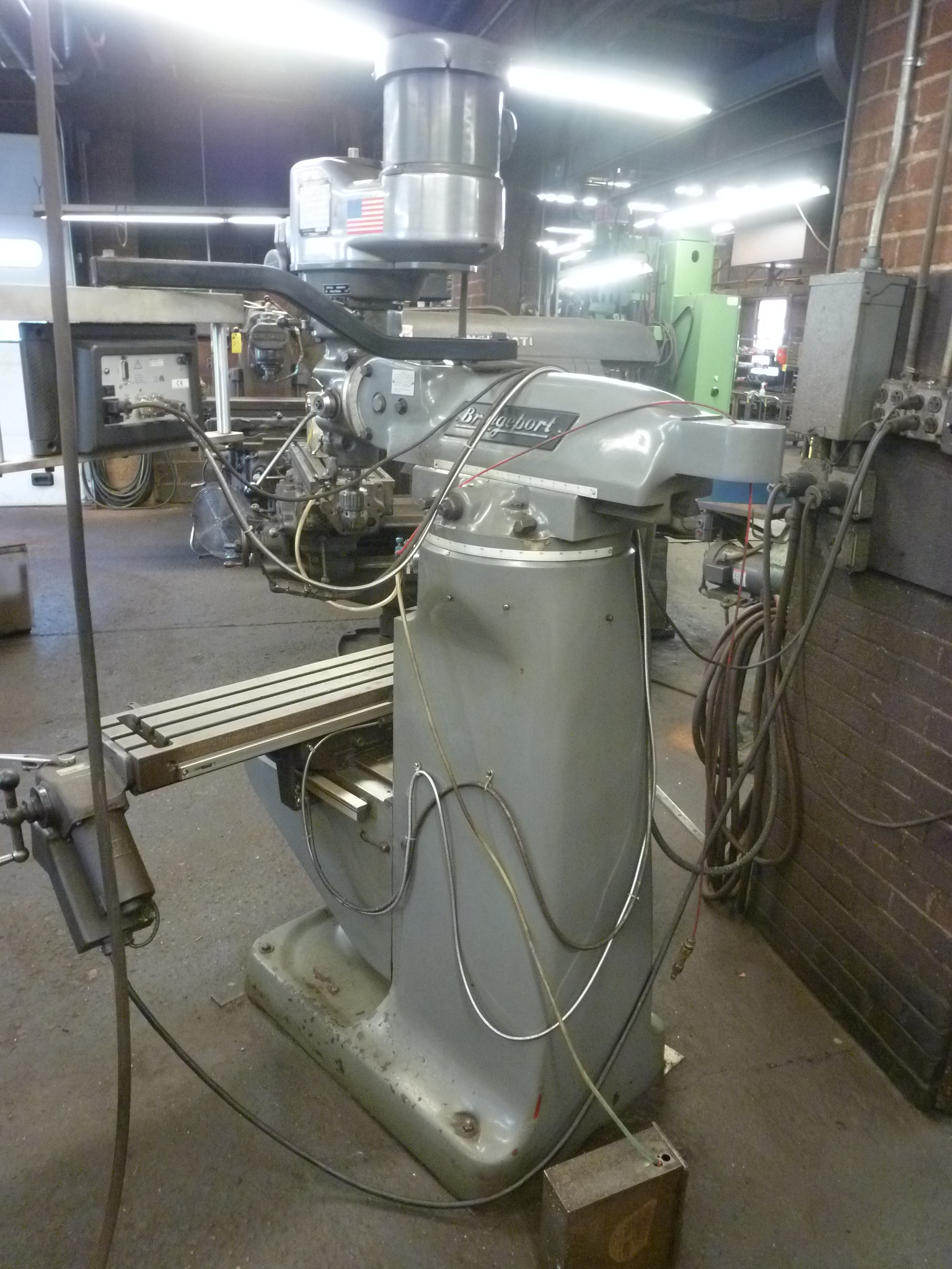 Bridgeport Vertical Milling Machine w/Acu-Rite Digital Read-out w/Bridgeport Model 8F Power Feed,