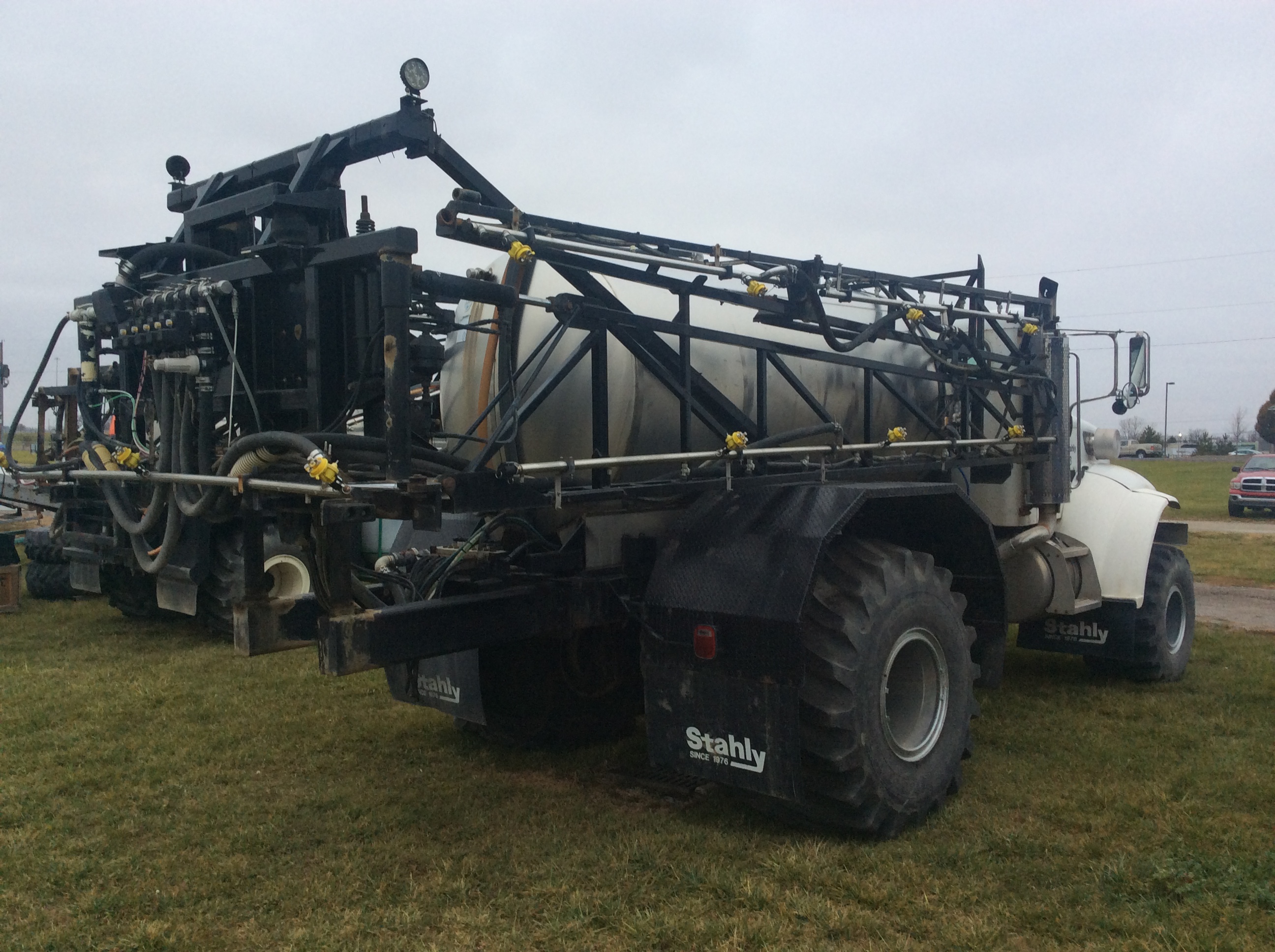 2005 Peterbilt Stahly sprayer truck, auto trans, 1800 gallon SS tank ...