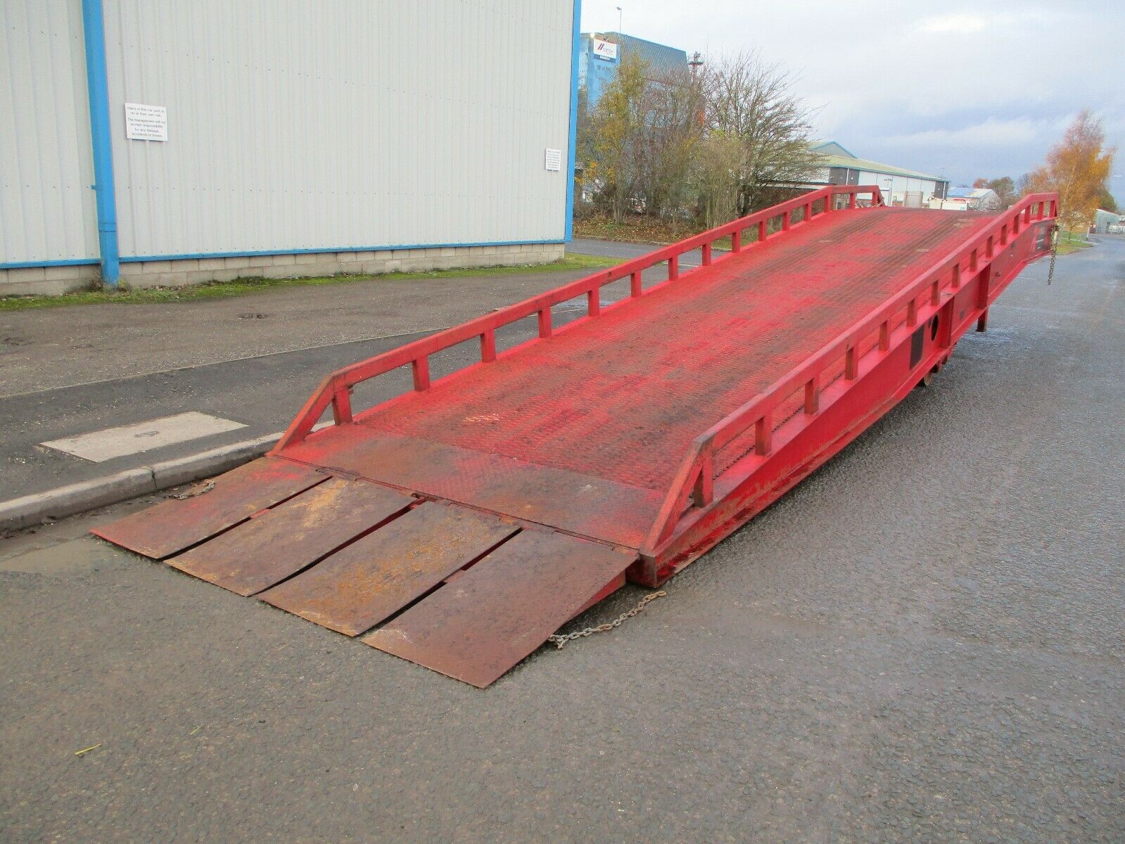 Thor World Container Loading Ramp. Lifts and lowers with hydraulics ...