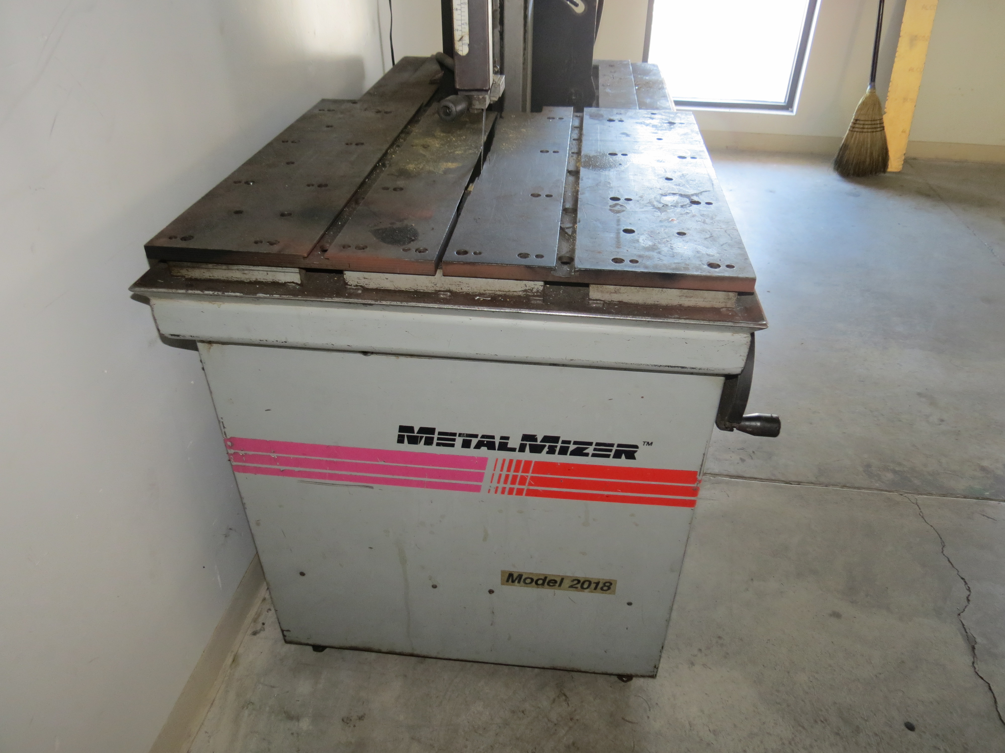 Metal Mizer Model 2018 Tilt-Frame Vertical Band Saw, auto feed, 20" x ...