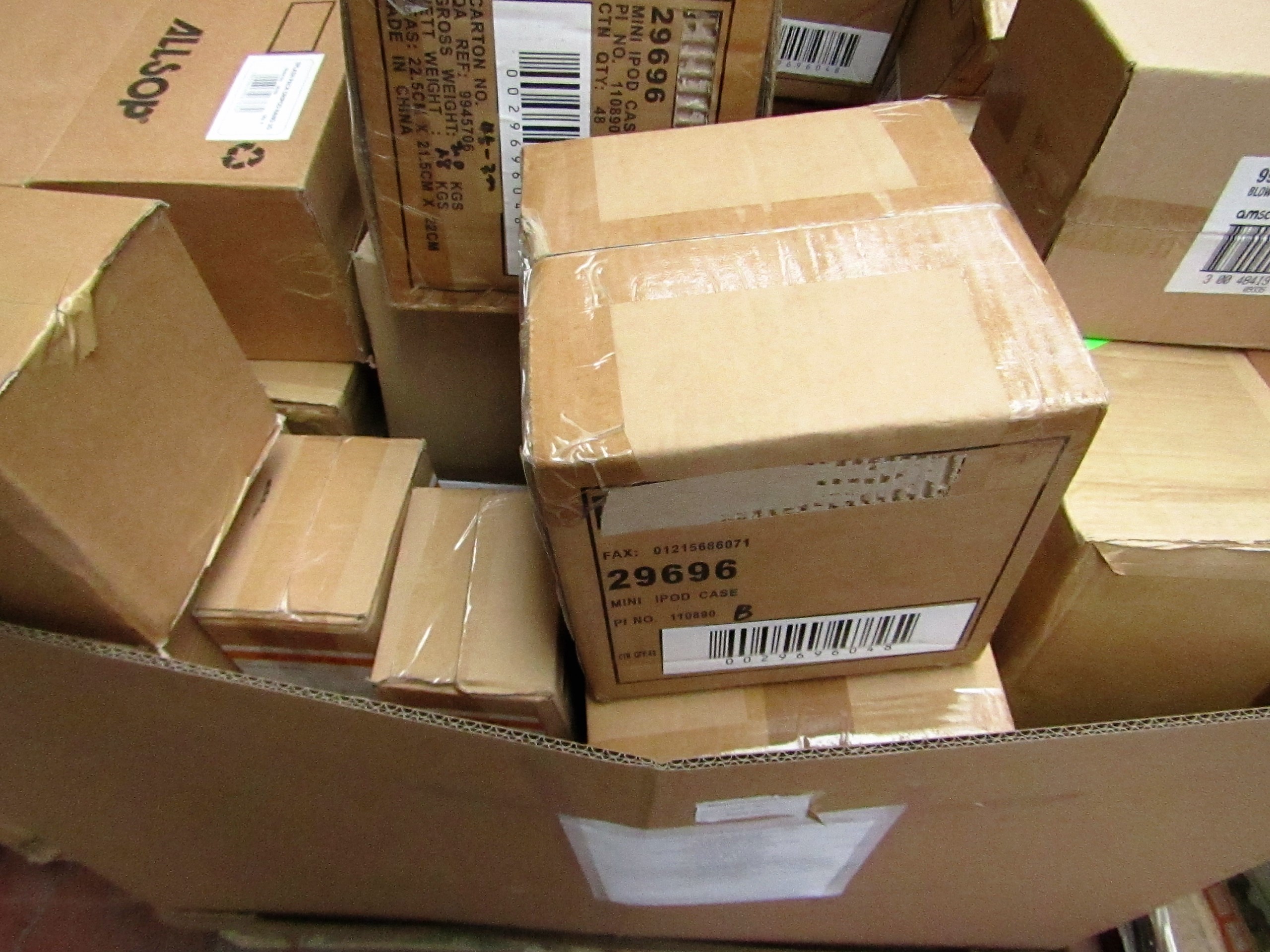 Large pallet containing brand new stock all in packaging, please see ...