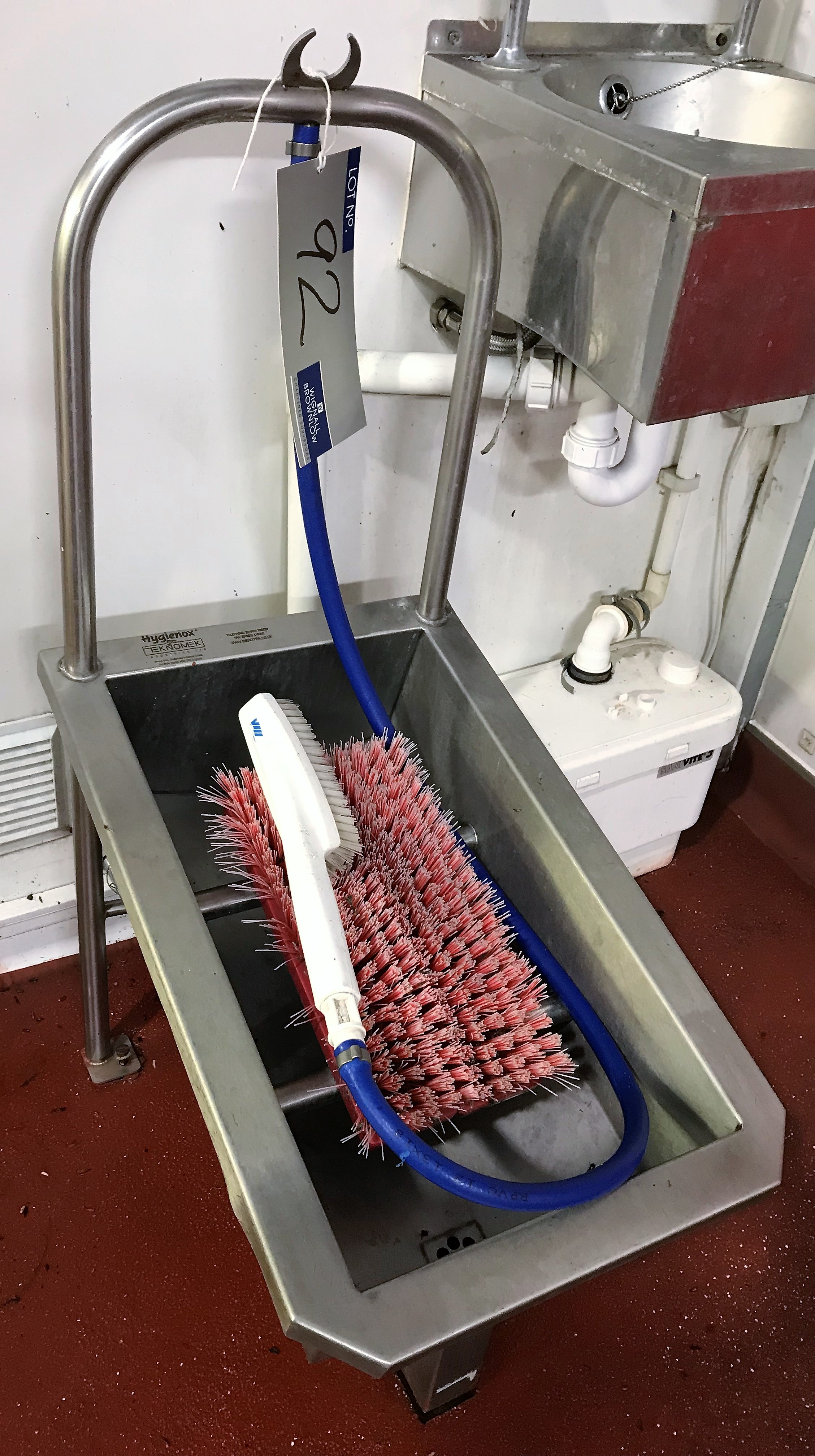 A Teknomek Hygienox Stainless Steel Single Boot Wash Station (Normanton).