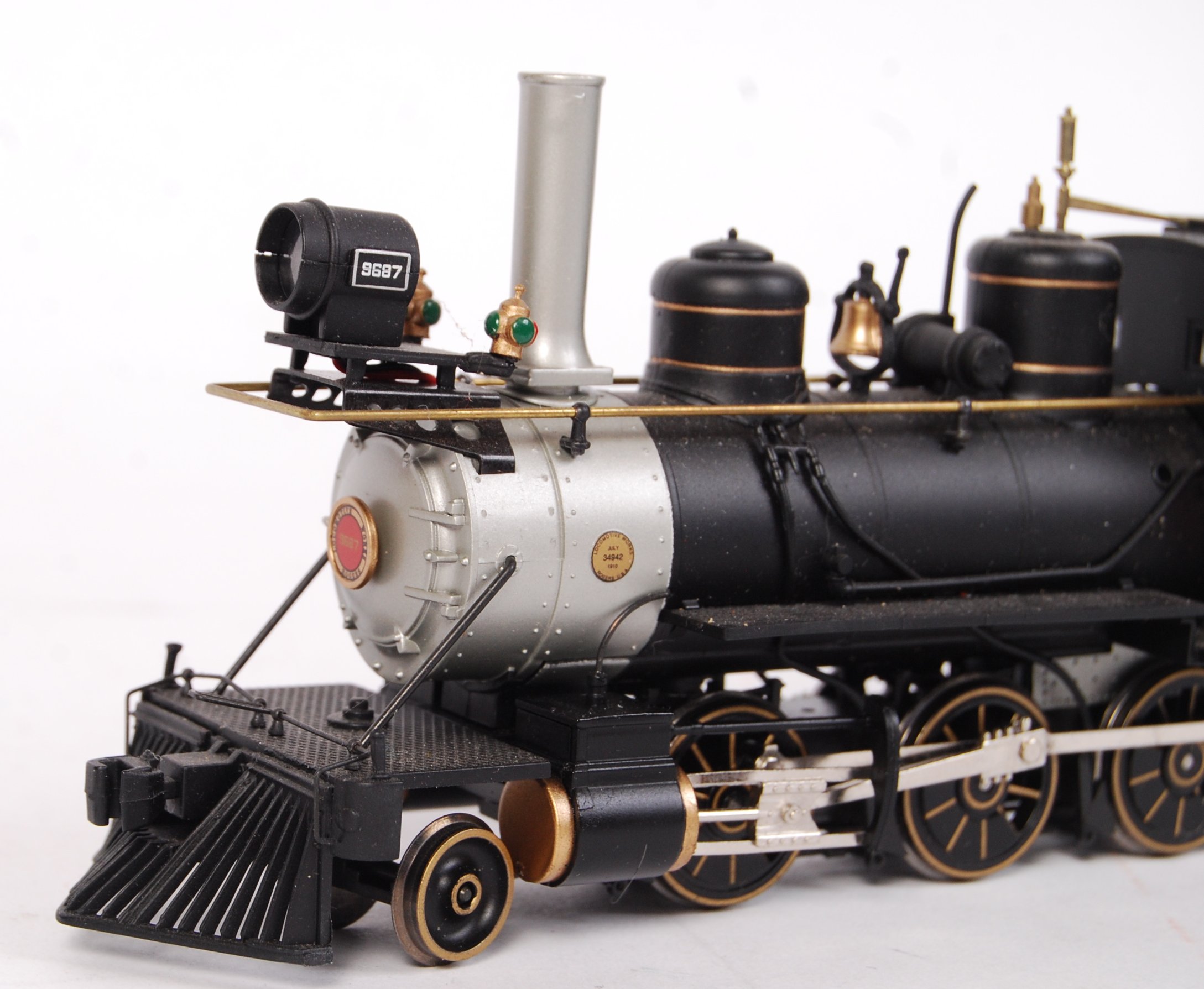 A Bachmann Spectrum made 00 gauge 9687 locomotive with 2x Colorado ...