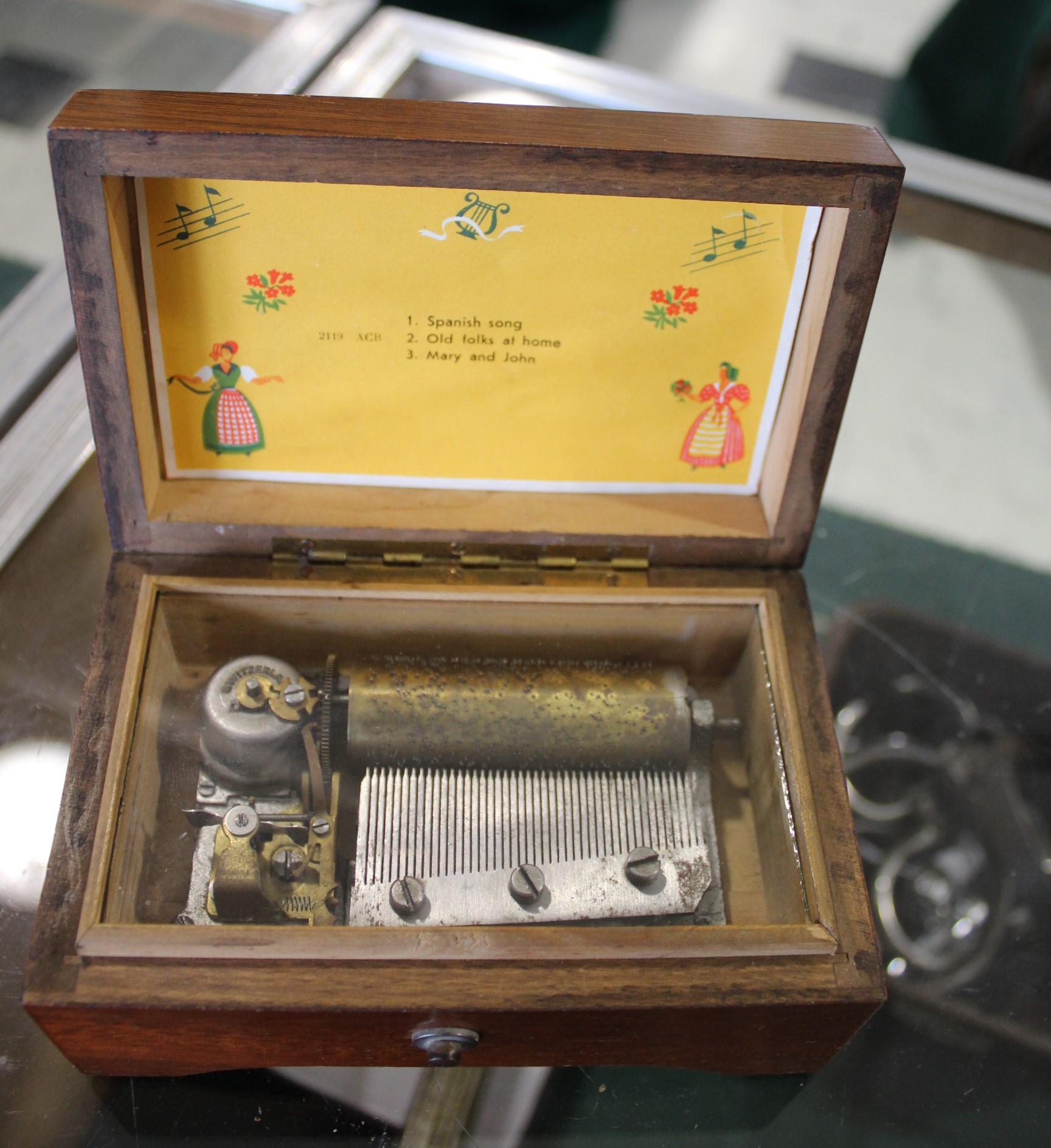 SWISS MUSICAL BOX a small musical box with a 3 air movement and walnut ...