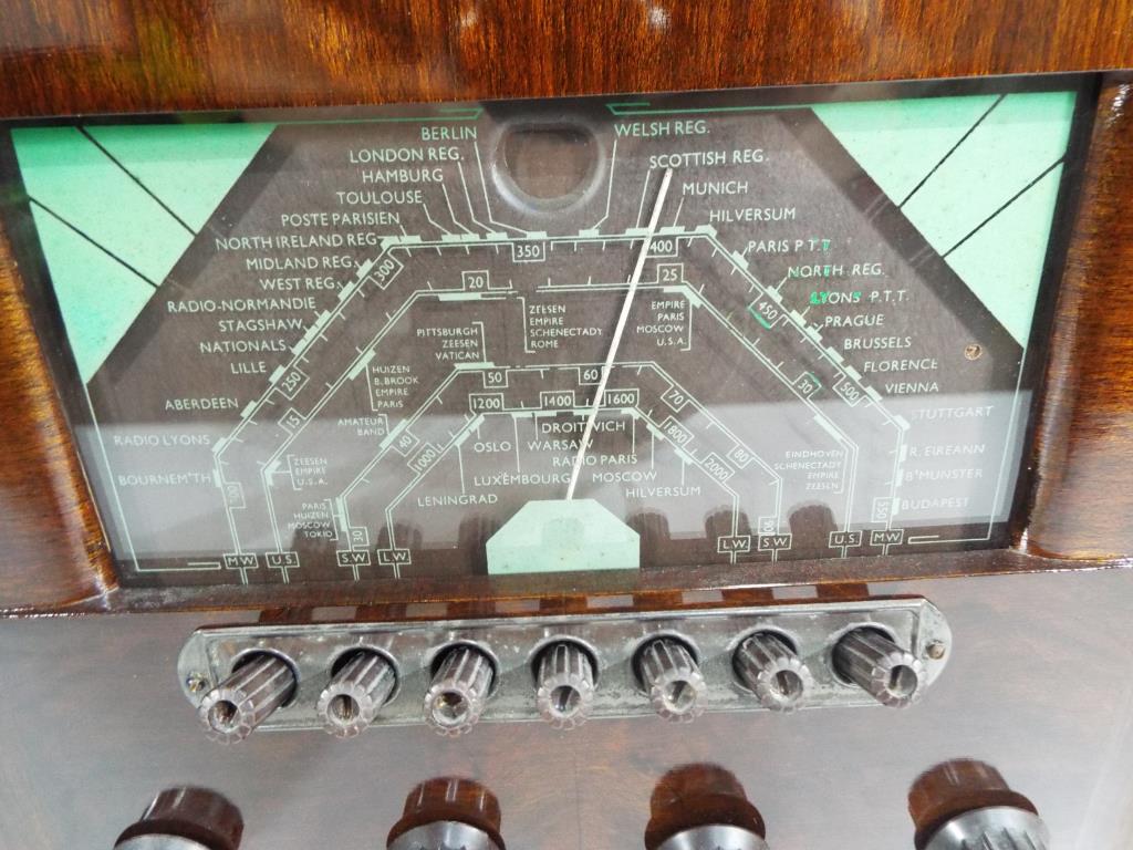 A valve radio / wireless set, excellent condition, ca 1930s, 50 cm x 38 ...
