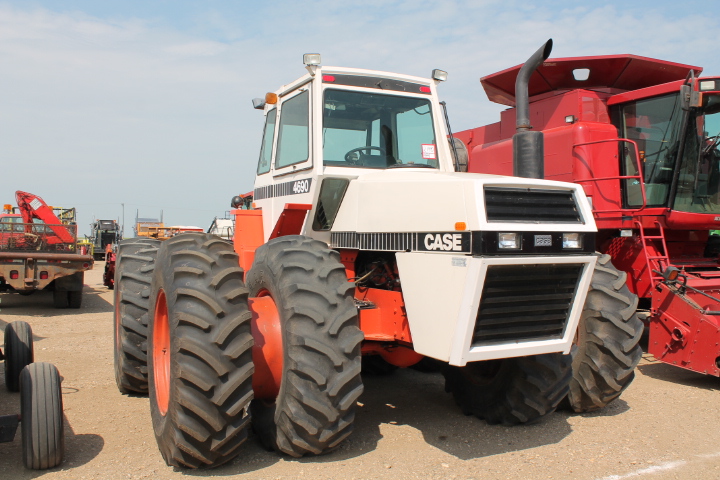 1981 Case 4690 4wd tractor Owner says AC, 4hyd, 20.8-34 tire, 2 tires ...