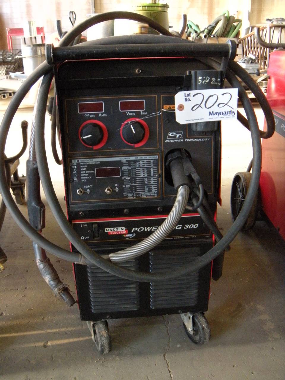 LINCOLN POWER MIG 300 WELDER S/N U1031100758
