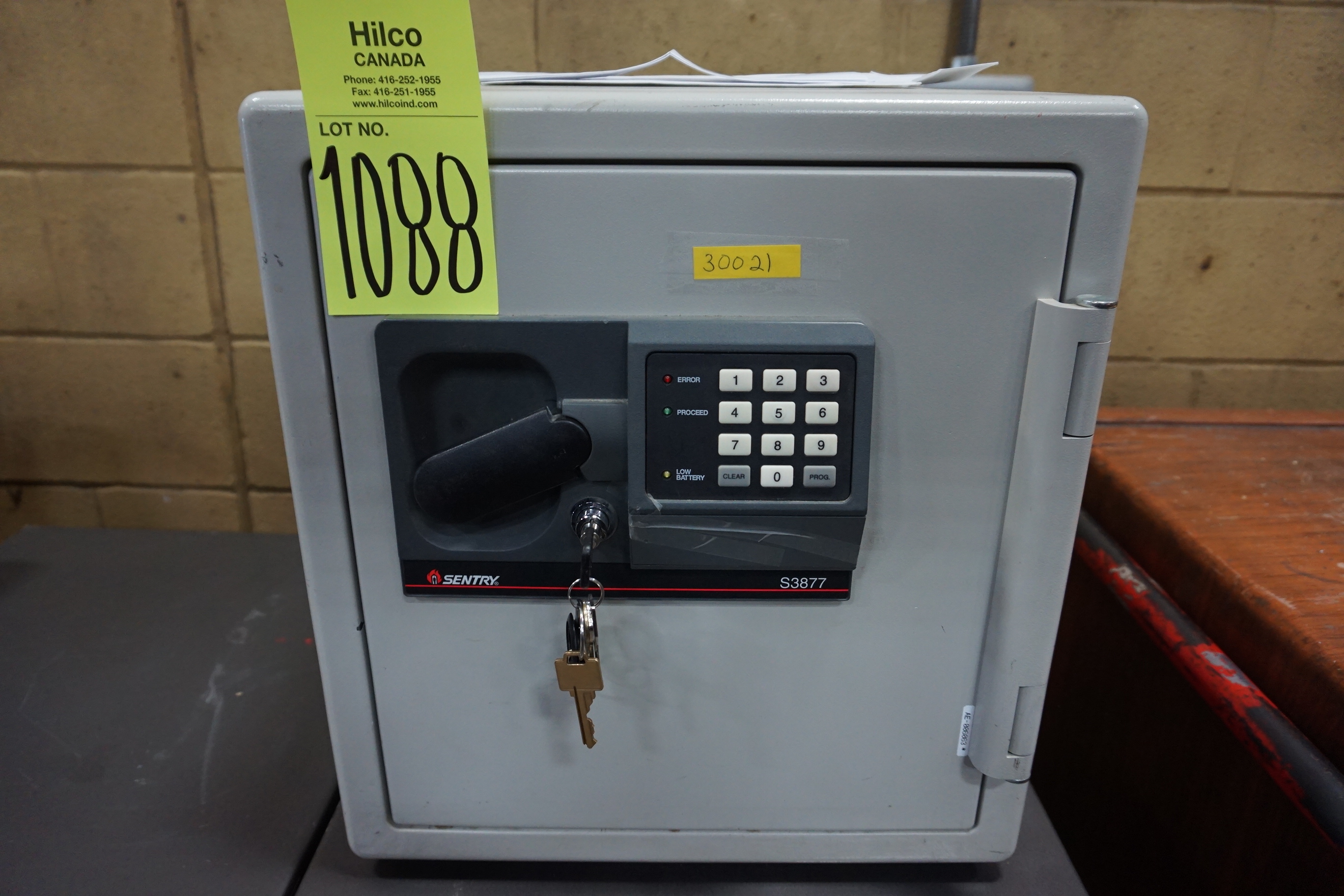 { Group of lots: 1088, 1089 } } } } Sentry Model S3877 Digipad Safe ...