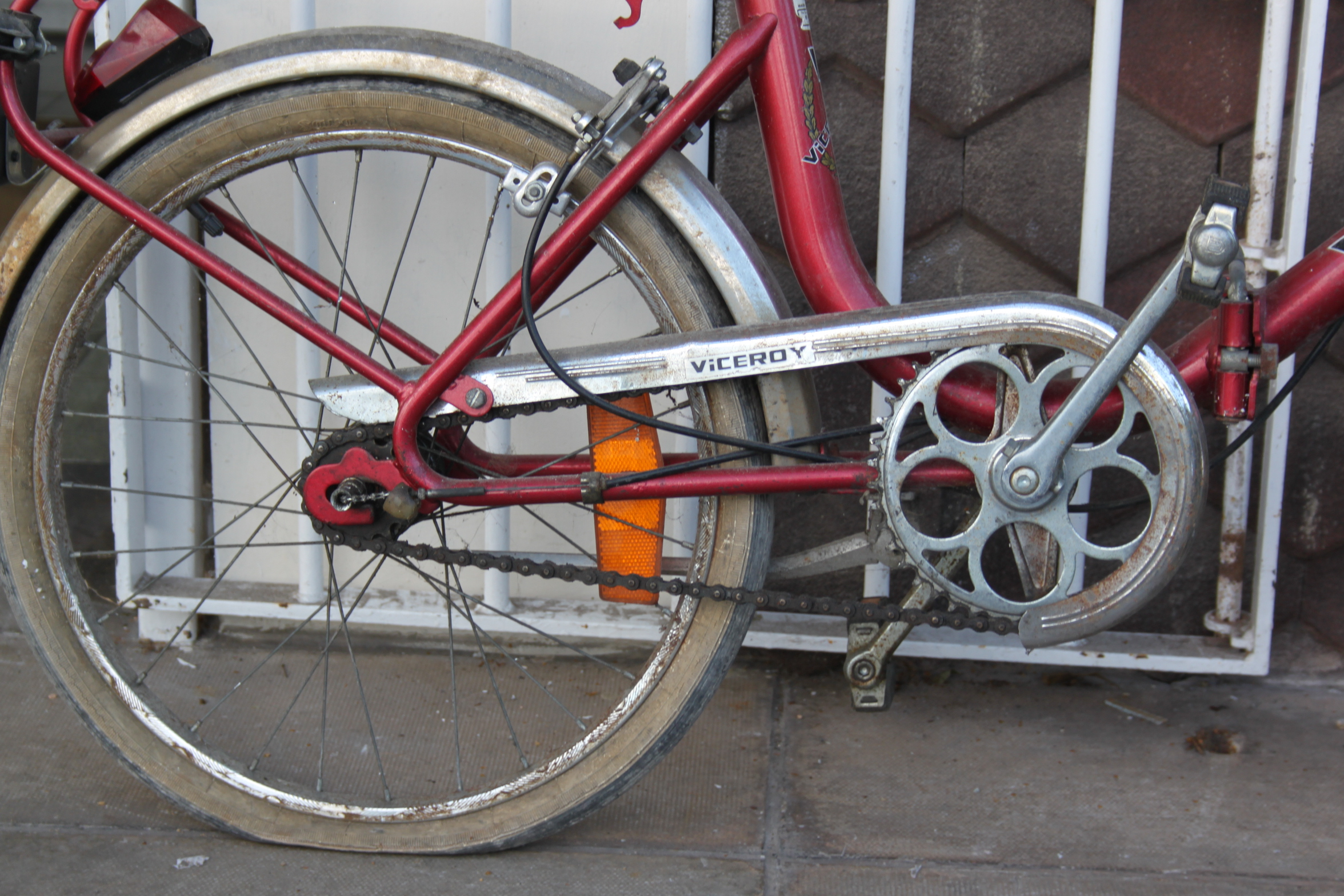 A vintage retro folding push bike by Viceroy, 16" frame, three speed ...