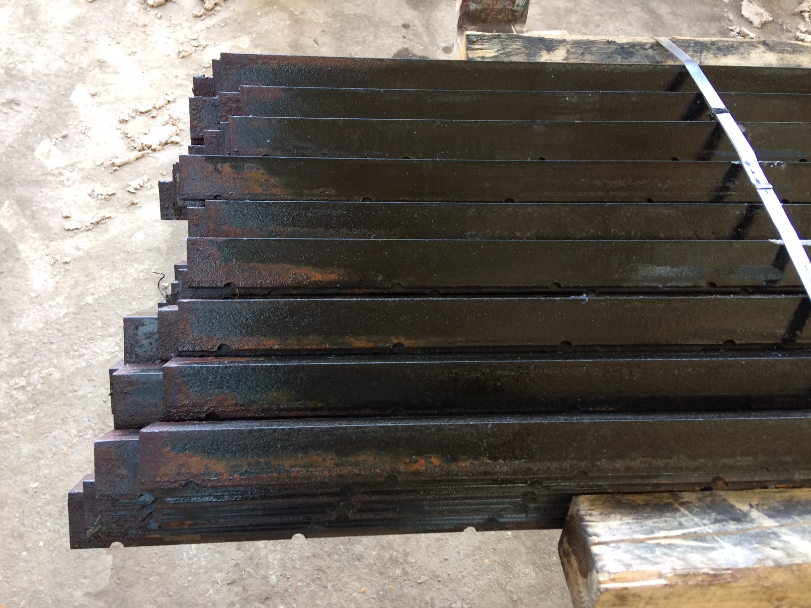 100no. Unused Angle Iron Fencing Stakes 1.3/4" x 1.3/4" x 1/4" x 6' Ex ...