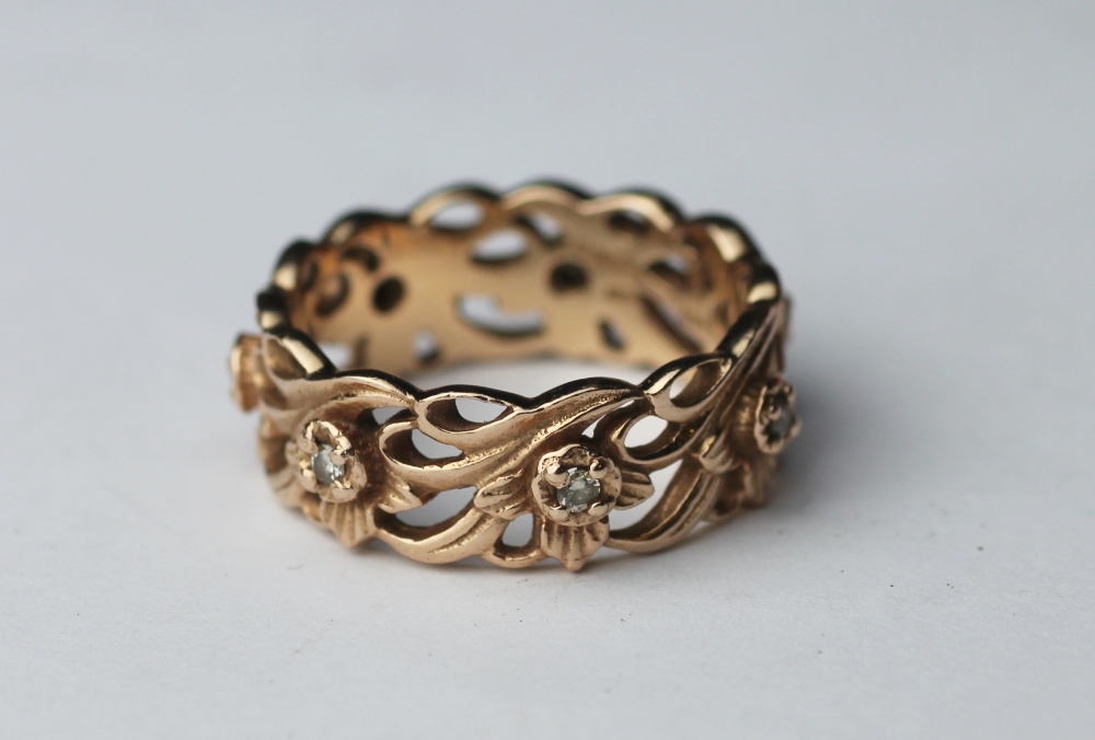 A Stuart Devlin 14k yellow Welsh gold ring, designed as daffodils with ...