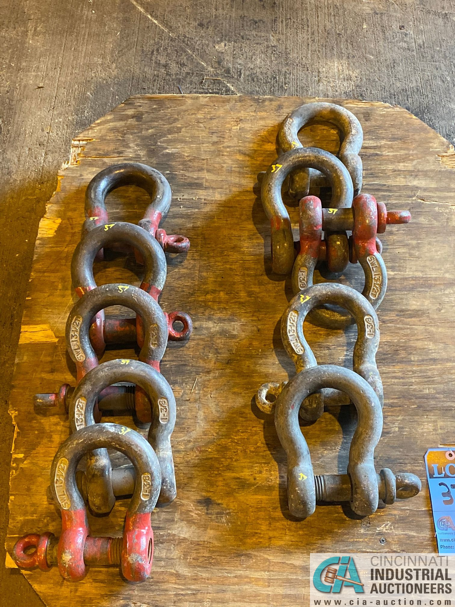 { Choice of lots: 37 } (LOT) (10) 13-1/2 TON SHACKLES