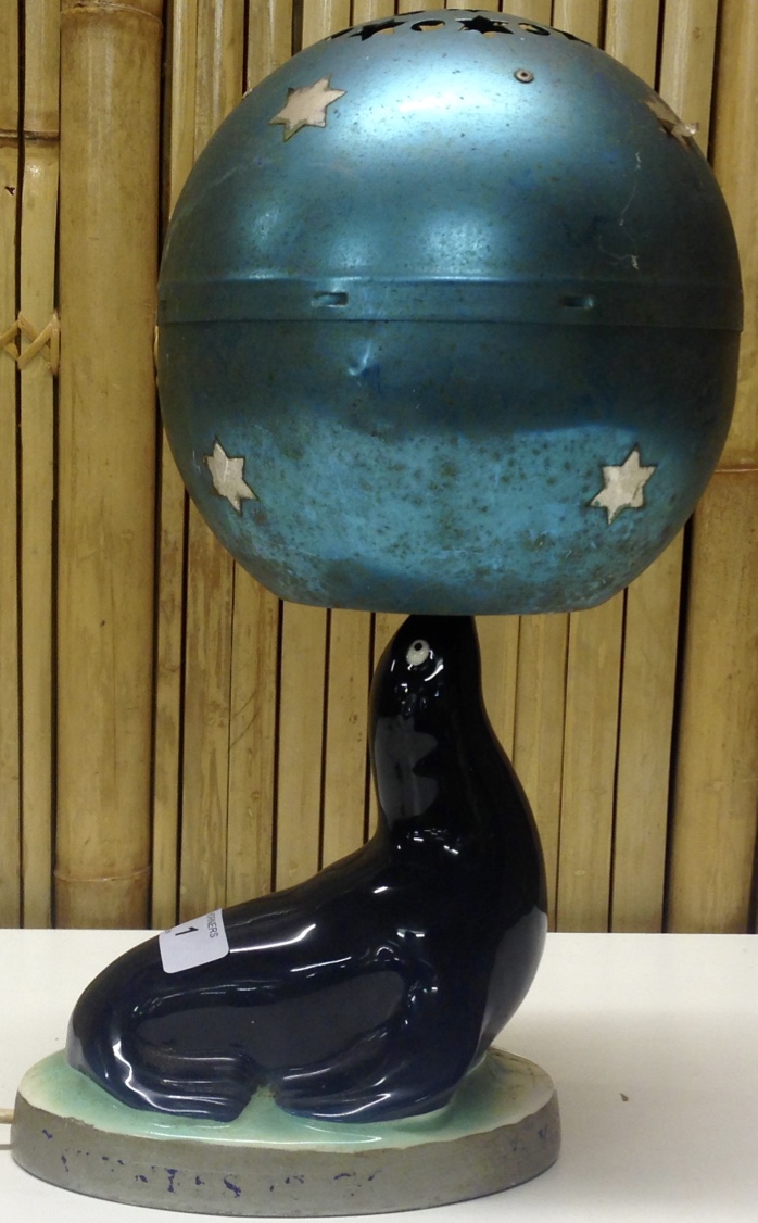 CARLTON WARE GUINNESS SEAL LAMP WITH ORIGINAL REVOLVING SHADE 37CM