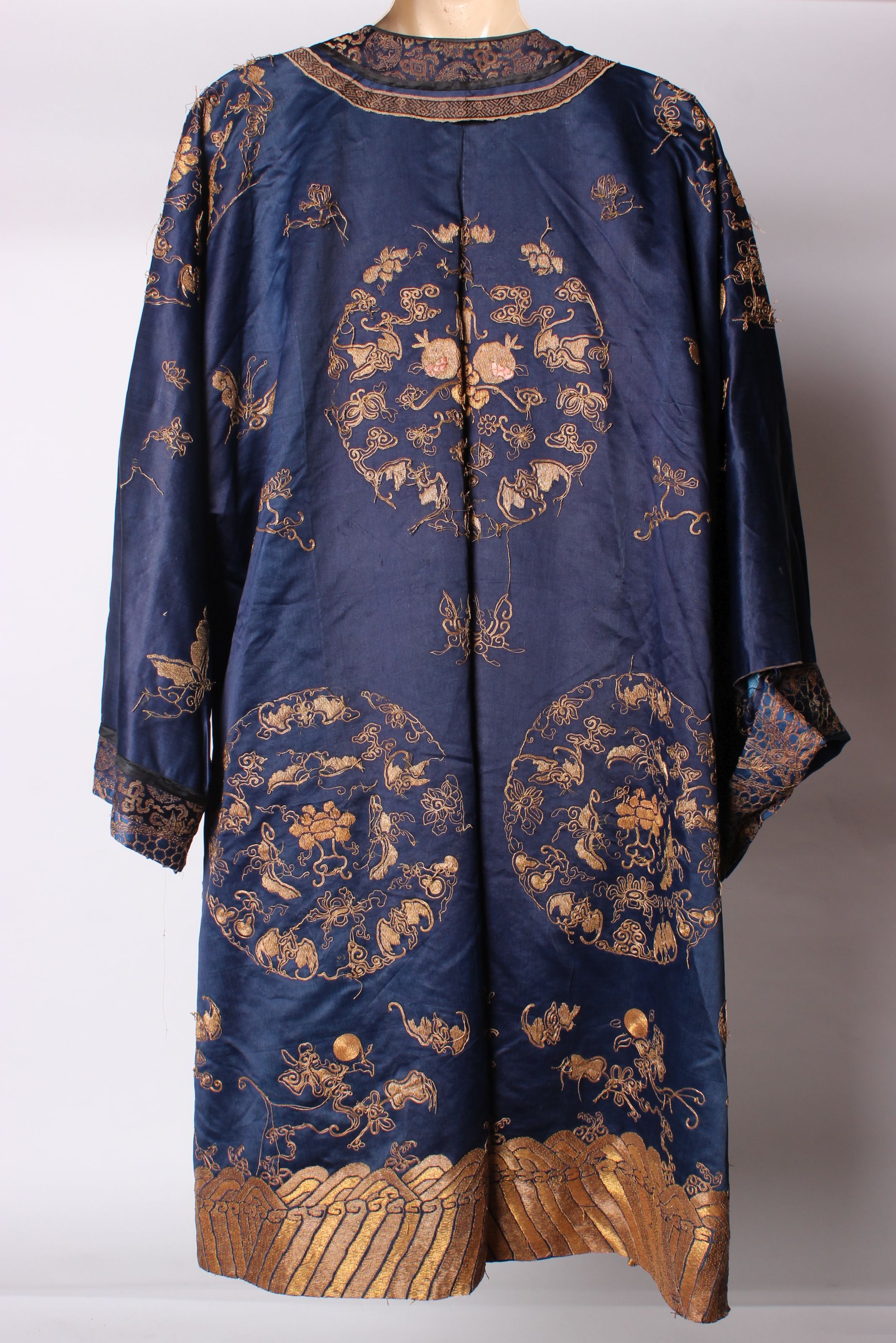 An early 20th Century blue silk Chinese robe with a blue silk lining ...