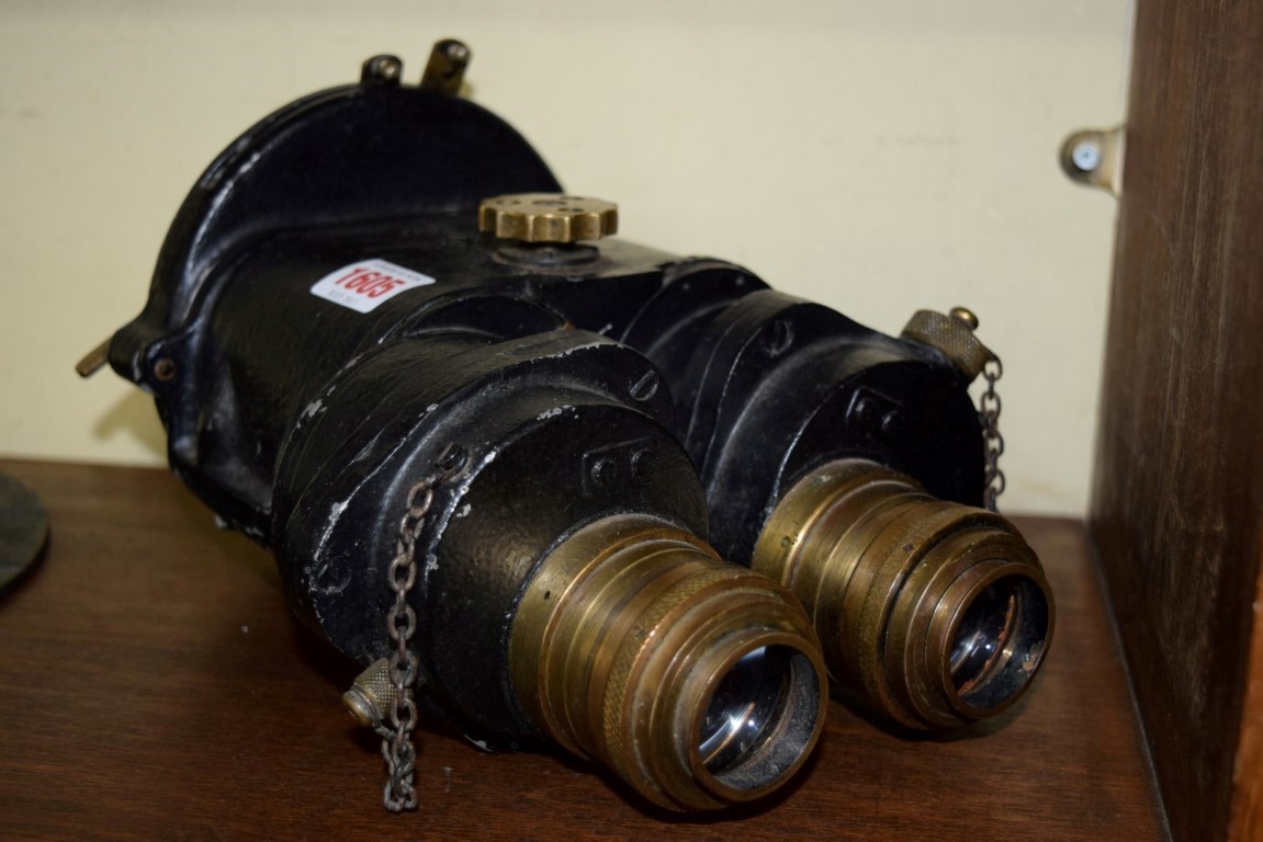 A World War II period binocular gun sight, by Ross, dated 1941 and with ...