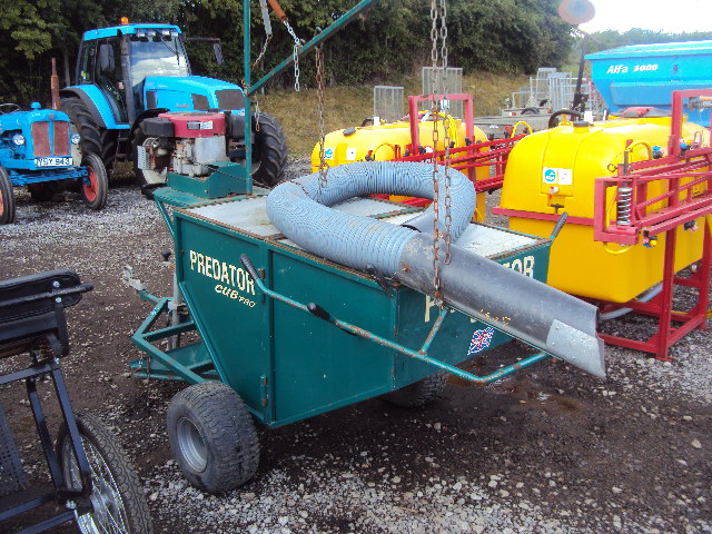 PREDATOR CUB Pro horse manure paddock vacuum