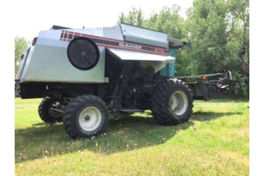 Gleaner R-72 combine, chaff spreaders, chopper, Agco 400 table, 395 ...