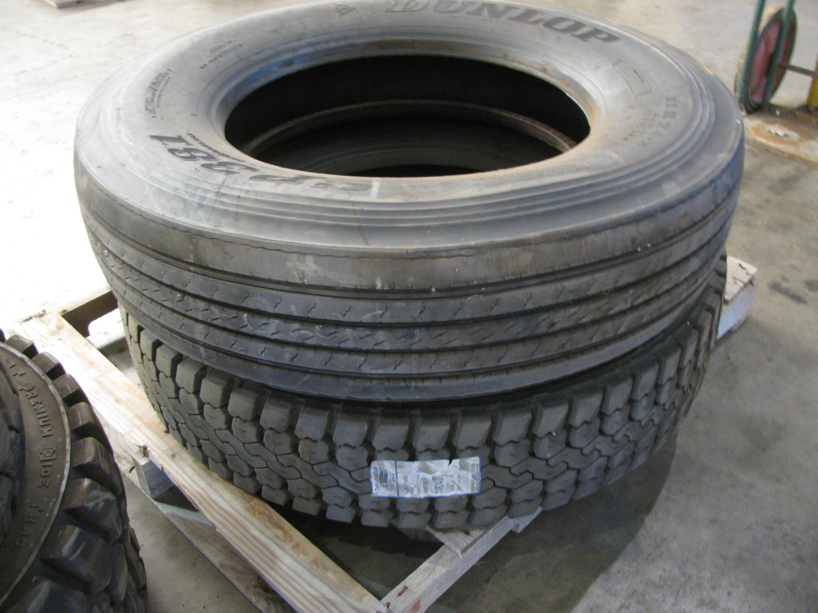 Firestone FD663 Radial 11R24.5 14PR Dunlop 11R24.5