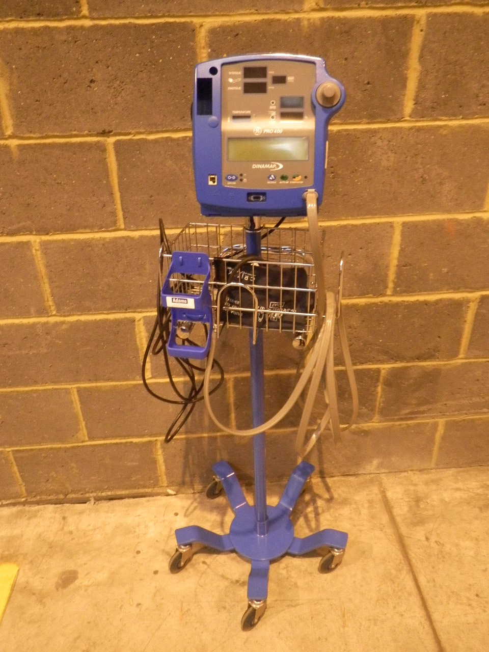 GE Dinamap Pro Series 400 Vital Signs Monitor on stand with Blood ...