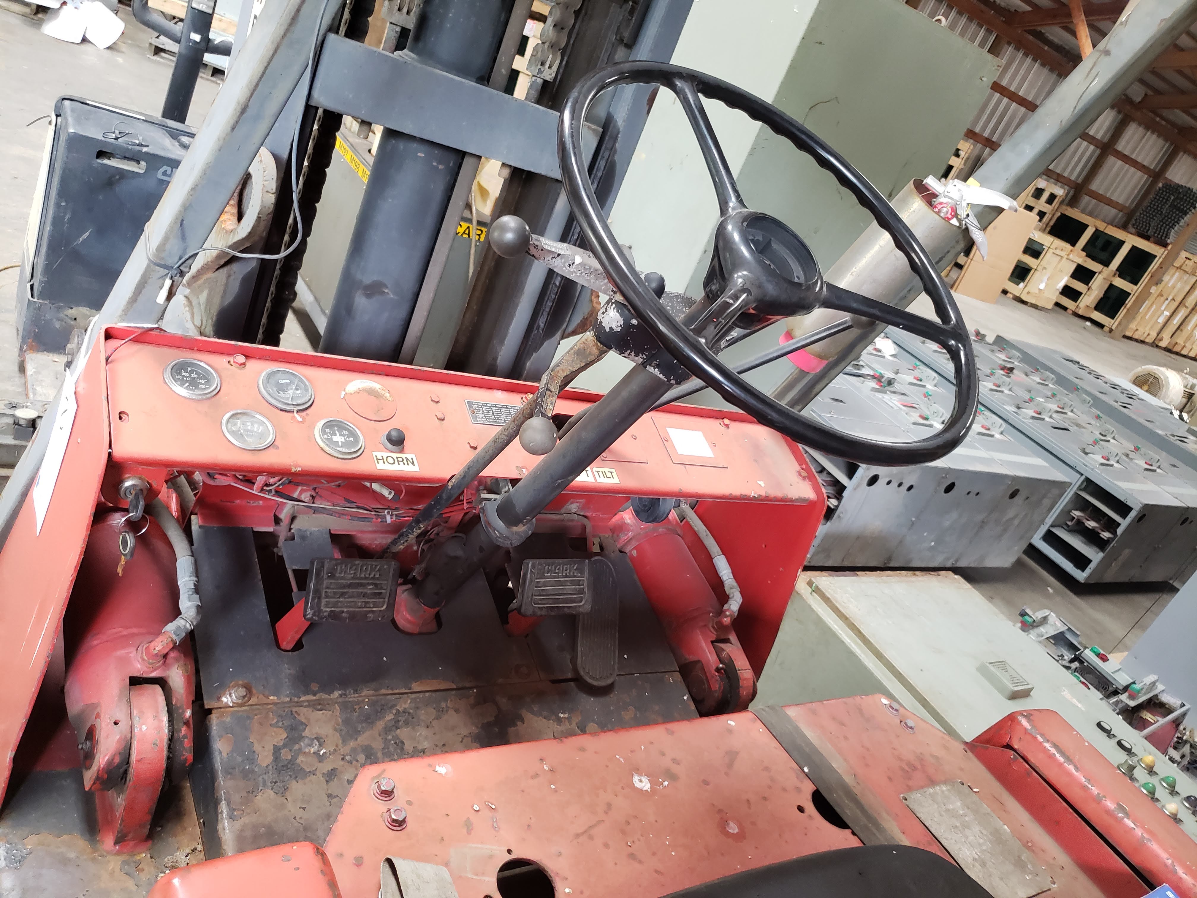 CLARK C120 12000 LB CAP TOW MOTOR WITH 6029 HOURS