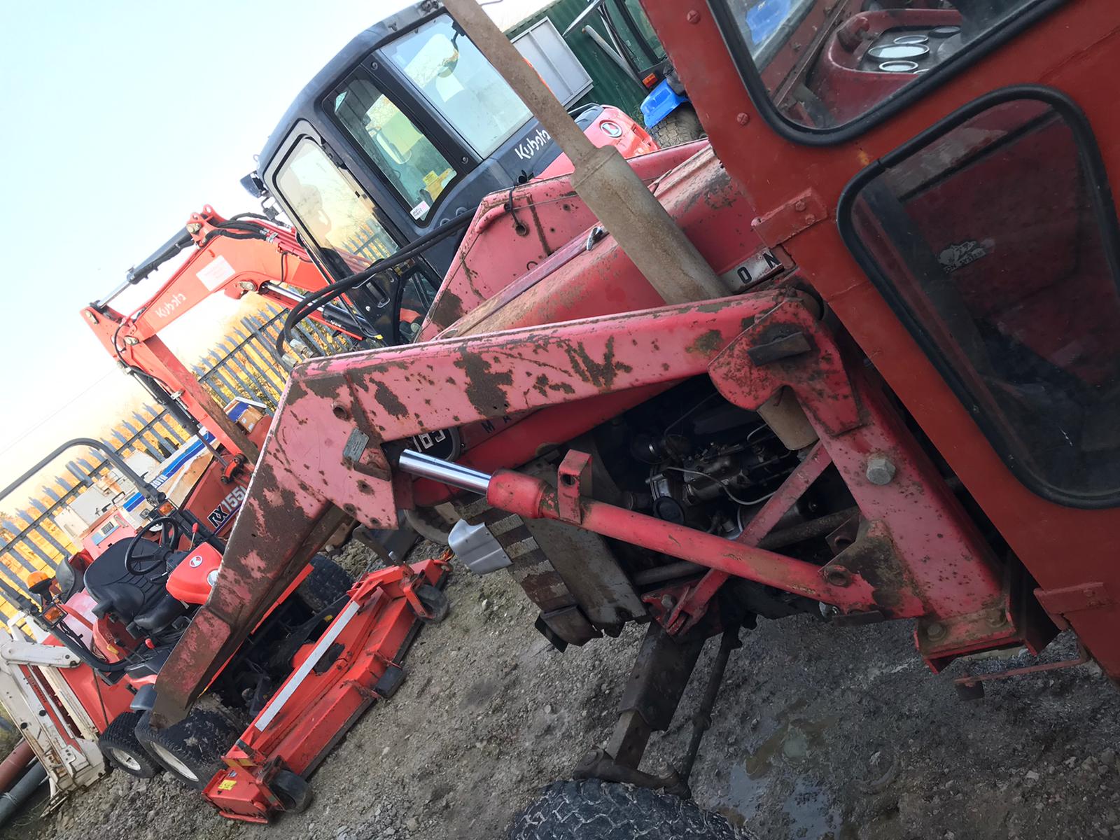 DS - MASSEY FERGUSON 165 TRACTOR, C/W FRONT LOADER ATTACHMENT, RUNS AND ...