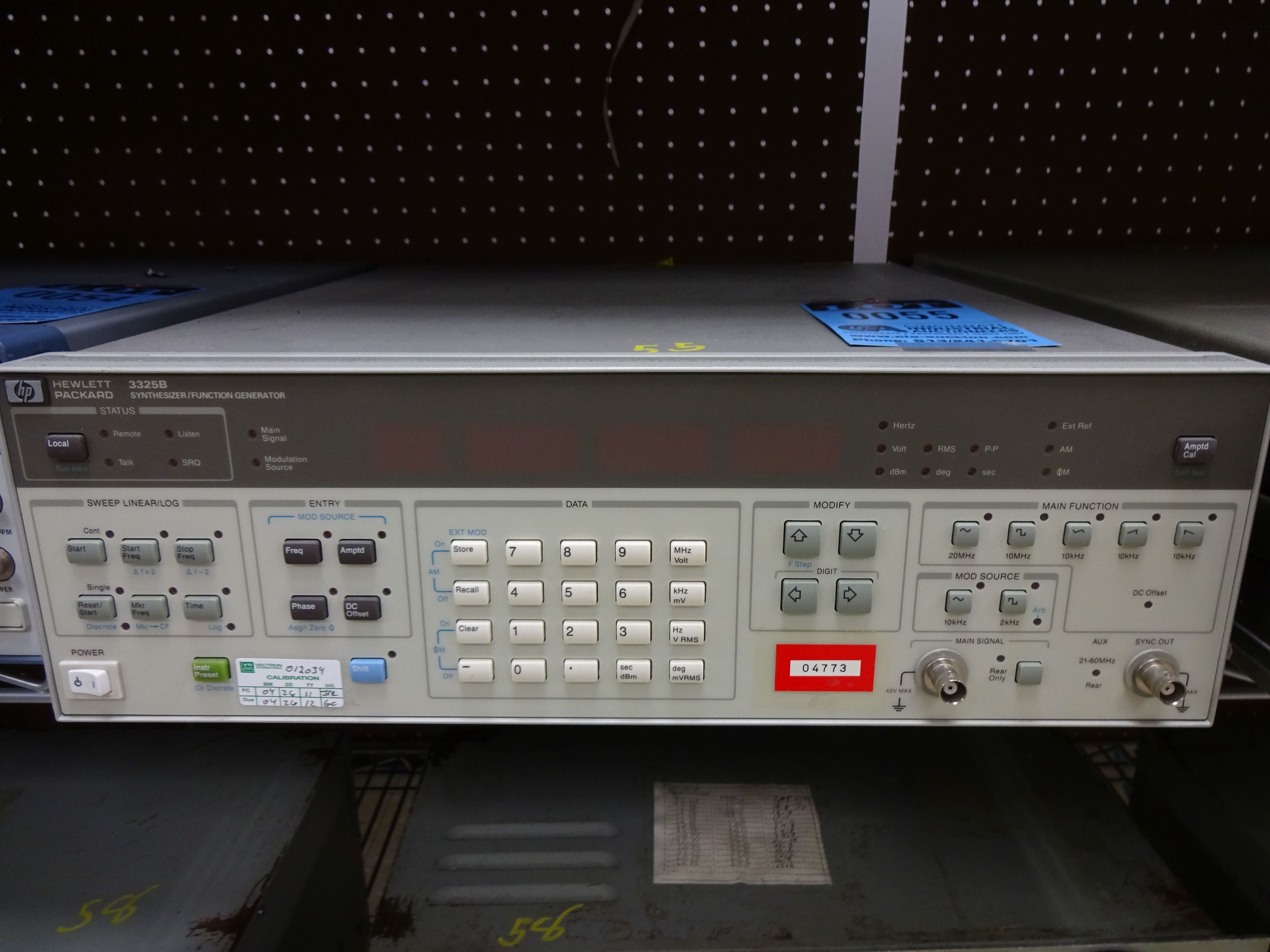 HEWLETT PACKARD MODEL 3325B SYNTHESIZER / FUNCTION GENERATOR **RM 2**