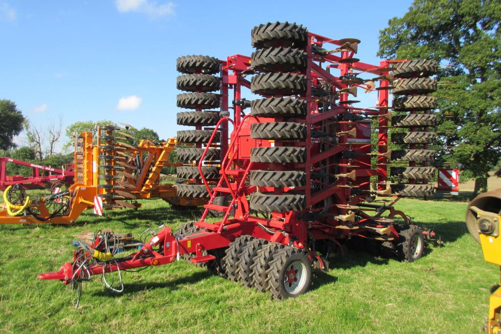 2013 Simba Horsch Sprinter 8ST trailed hydraulic folding drill with ...