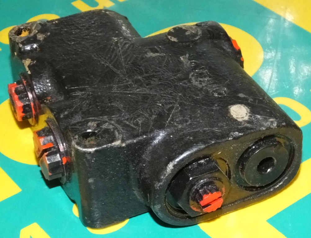 2x JCB Priority valves