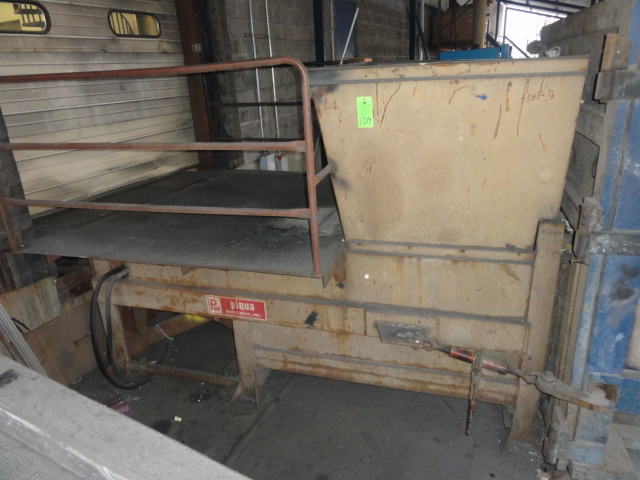 Piqua Waste Equipment Dock Height Hydraulic Trash Compactor w/ Approx ...