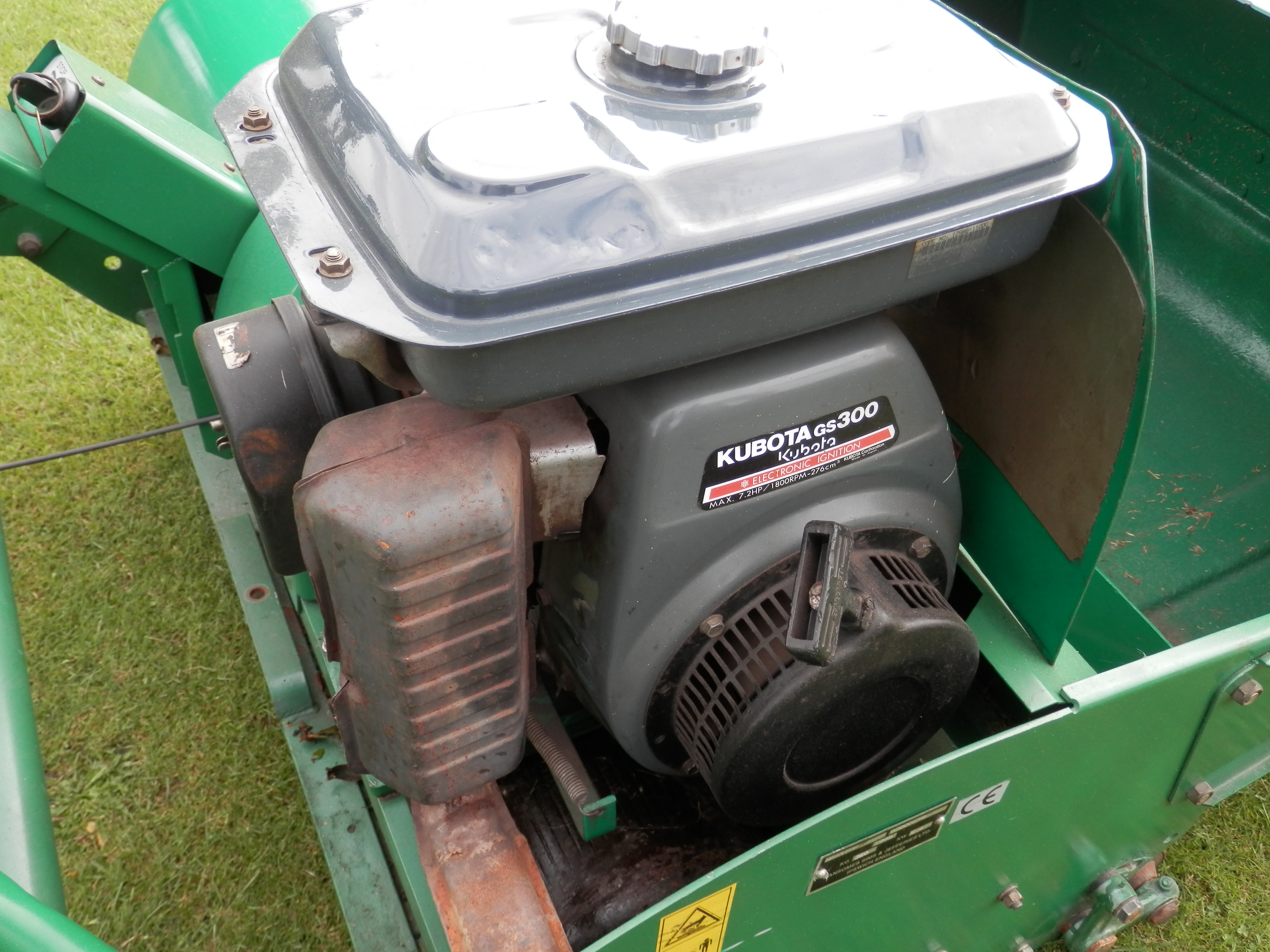GT - 1999 RANSOMES SELF PROPELLED WIDE CUT ROLLER MOWER, KUBOTA GS300 7 ...