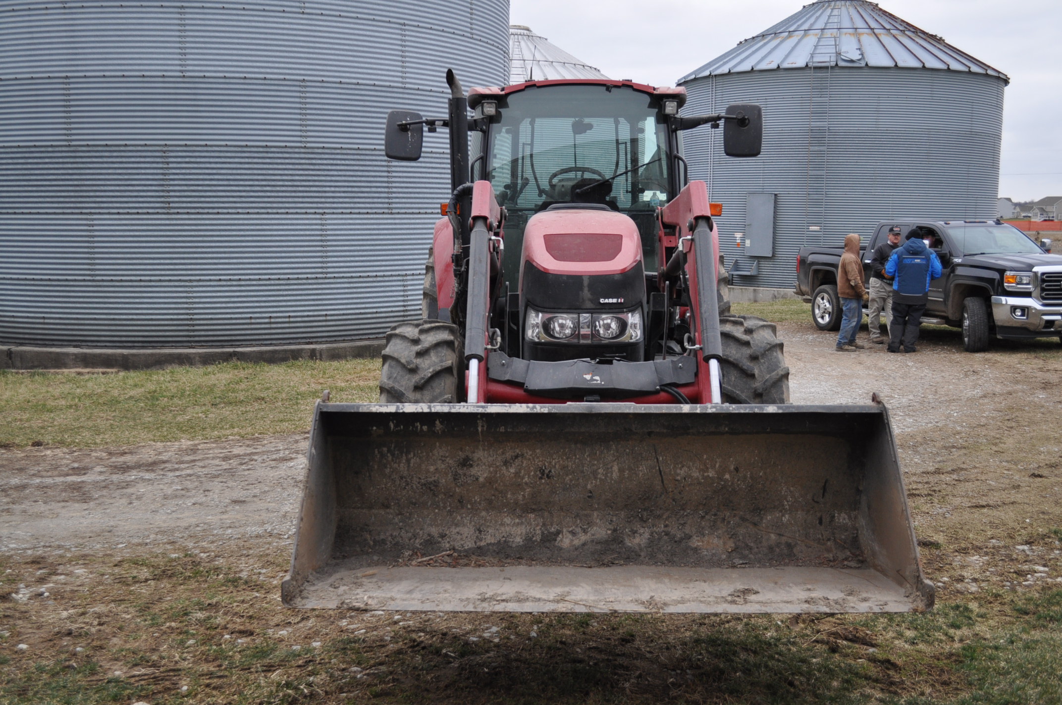 Case IH 115U Farmall MFWD tractor, CHA, w/ L735 Case IH loader, quick ...