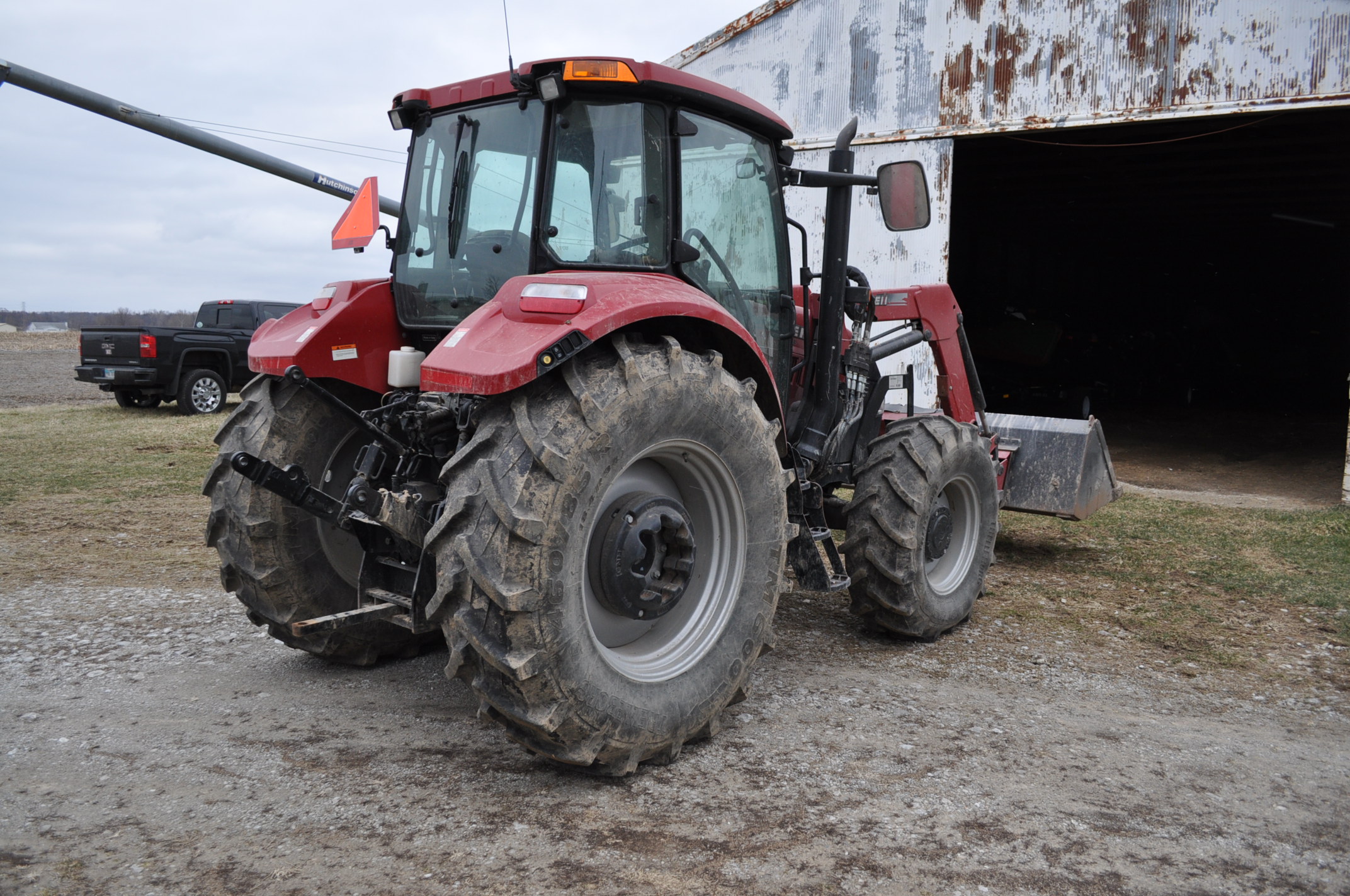 Case IH 115U Farmall MFWD tractor, CHA, w/ L735 Case IH loader, quick ...
