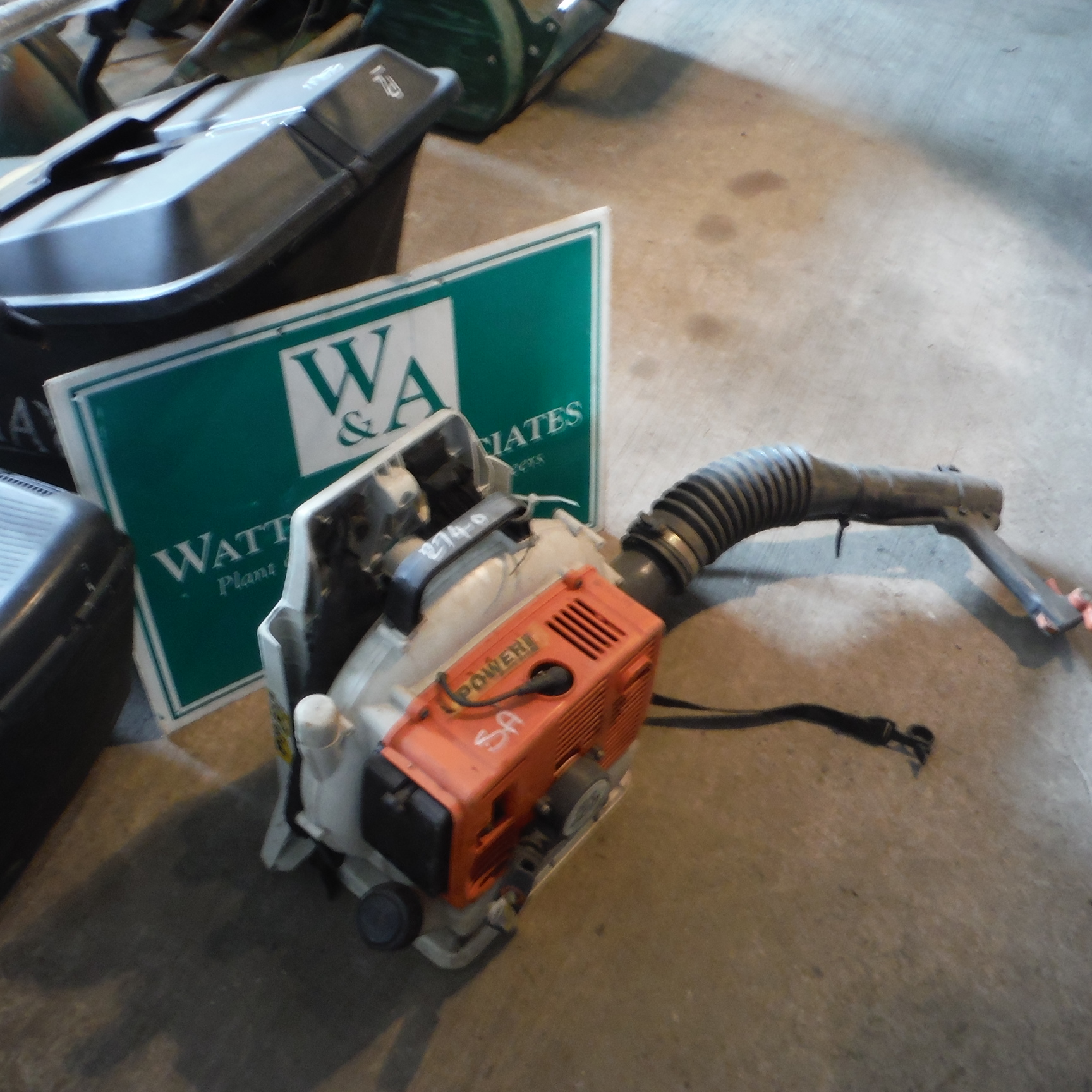 STIHL BR400 petrol backpack leaf blower