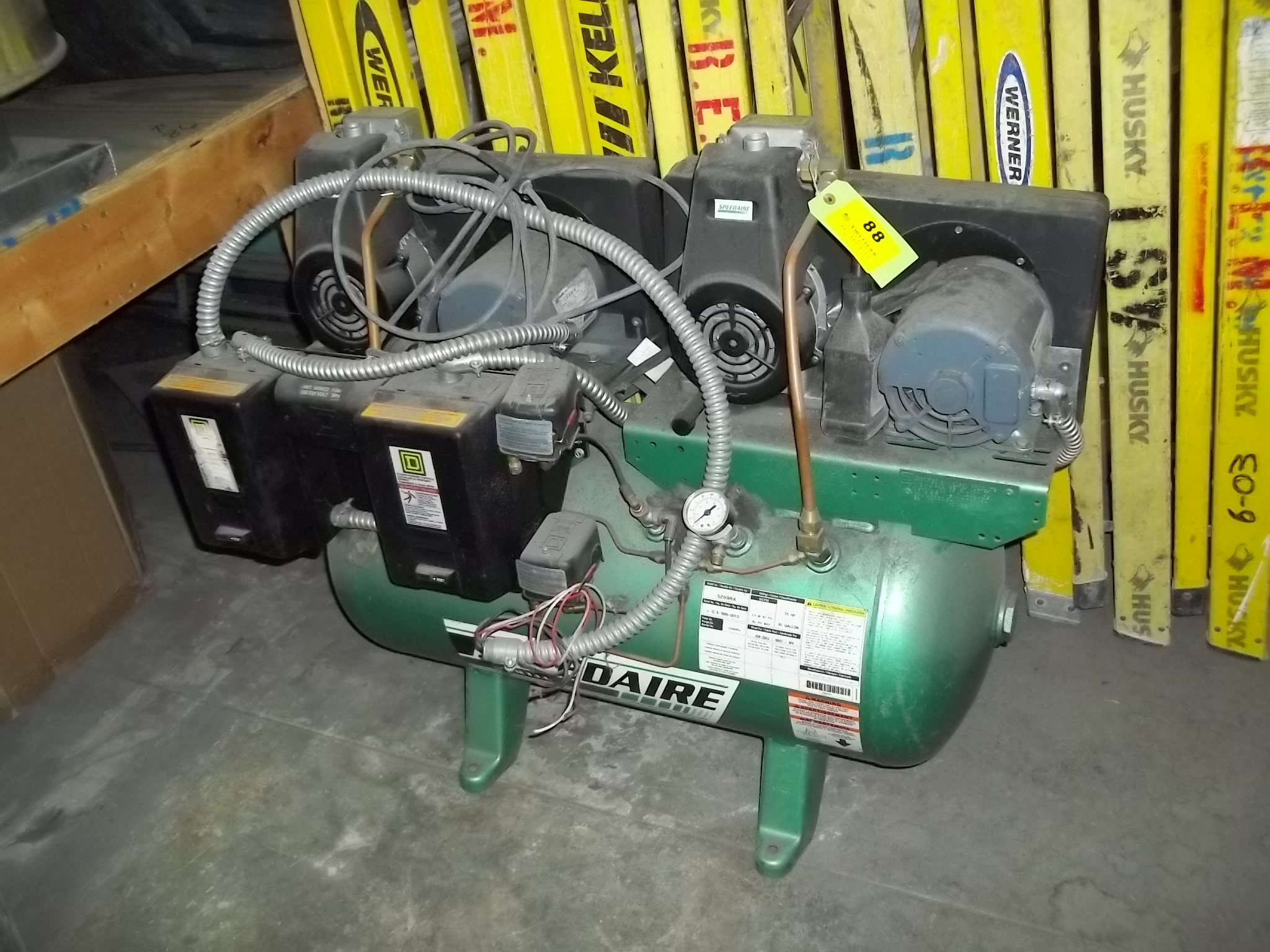 SPEEDAIRE MODEL 5Z698A, 3/4 HP 30 GALLON COMPRESSOR