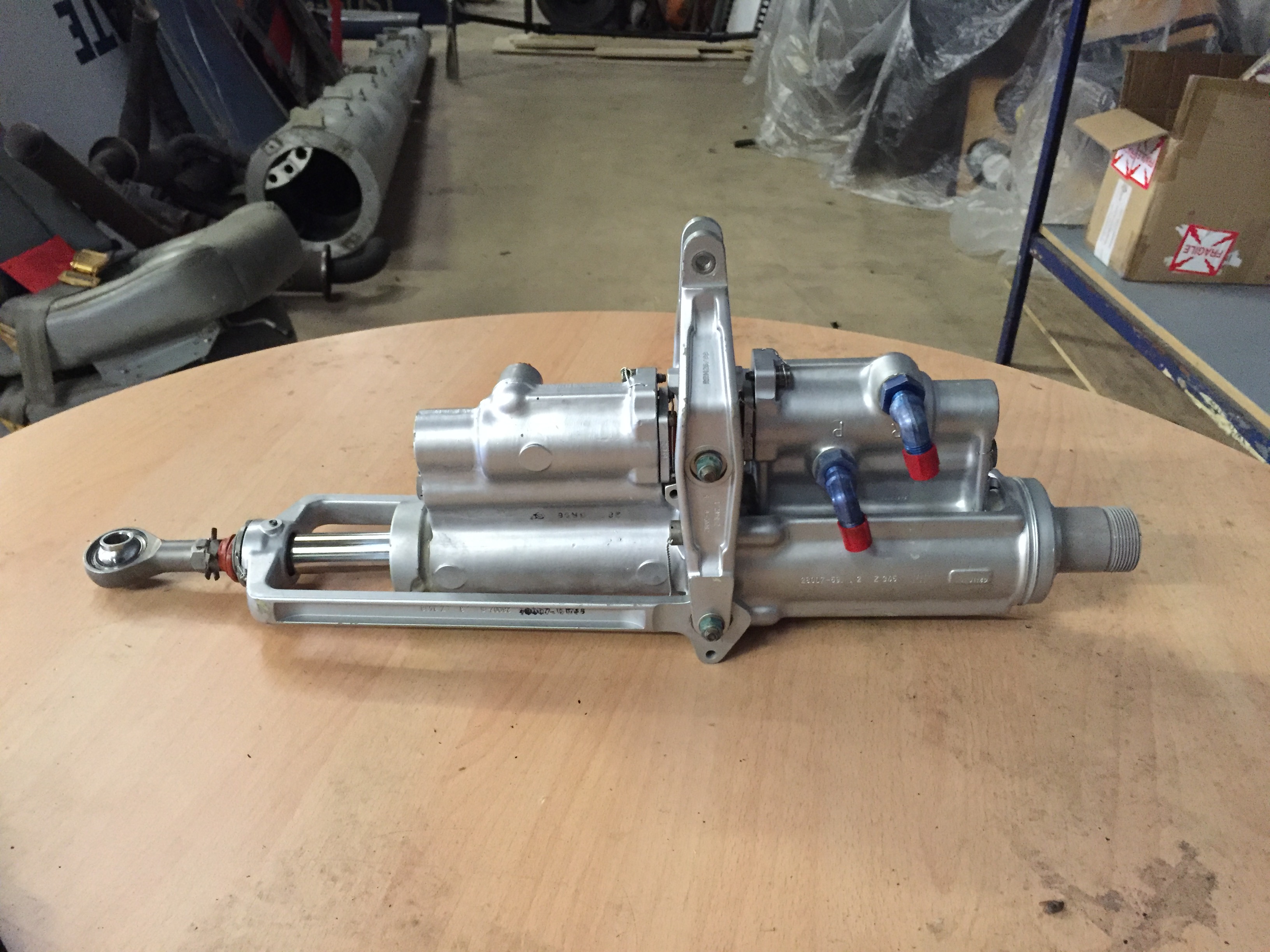 A109 Main Rotor Servo P/N 109-0110-42-7 S/N 1325 Condition: Used ...