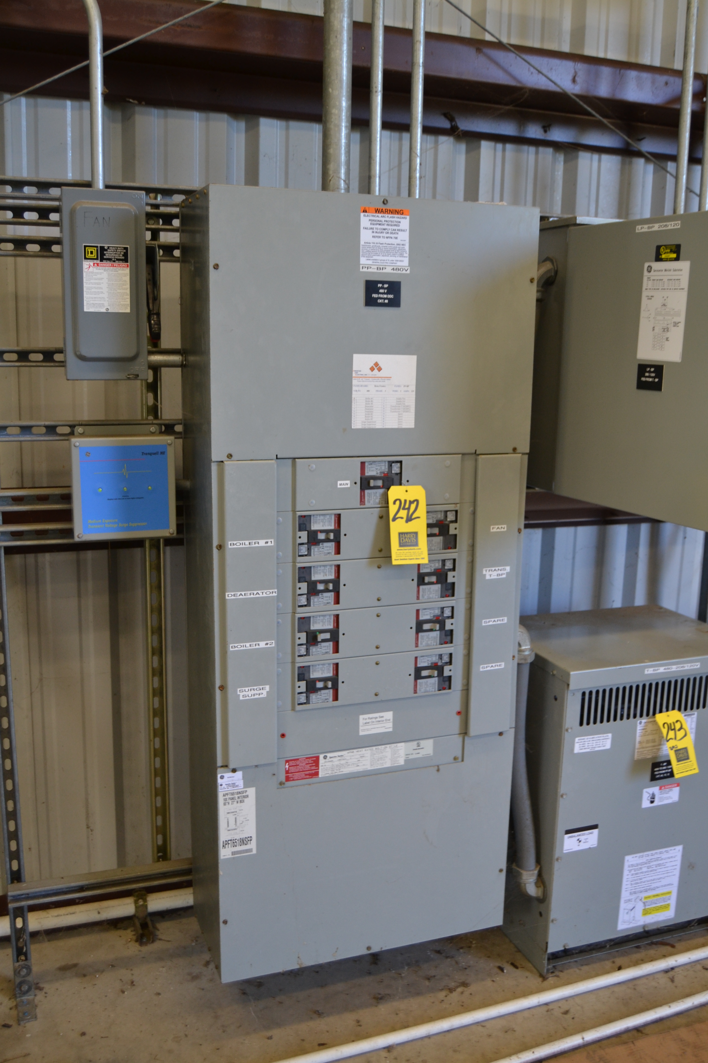 GE Spectra Series 400 Volt, 250 AMP Breaker Panel, with (9) Breakers ...