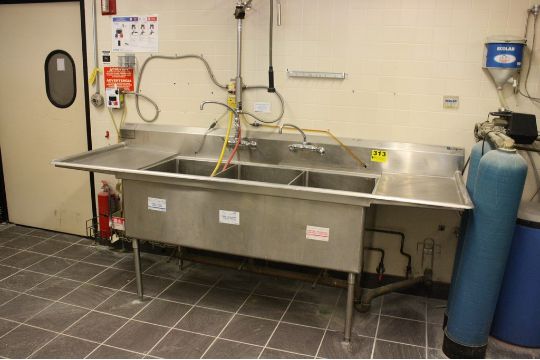 EAGLE 3-COMPARTMENT STAINLESS STEEL SINK 102 X 36 X 36'' W/ECOLAB ...