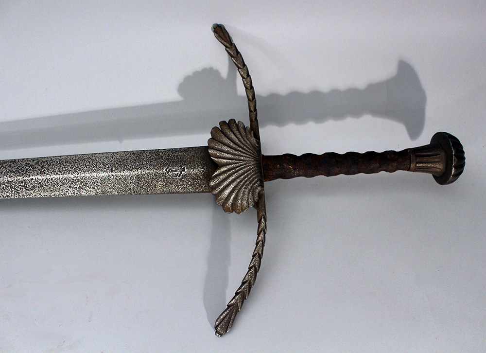 Bihänder or execution sword with long concave blade and maker‘s sign in ...