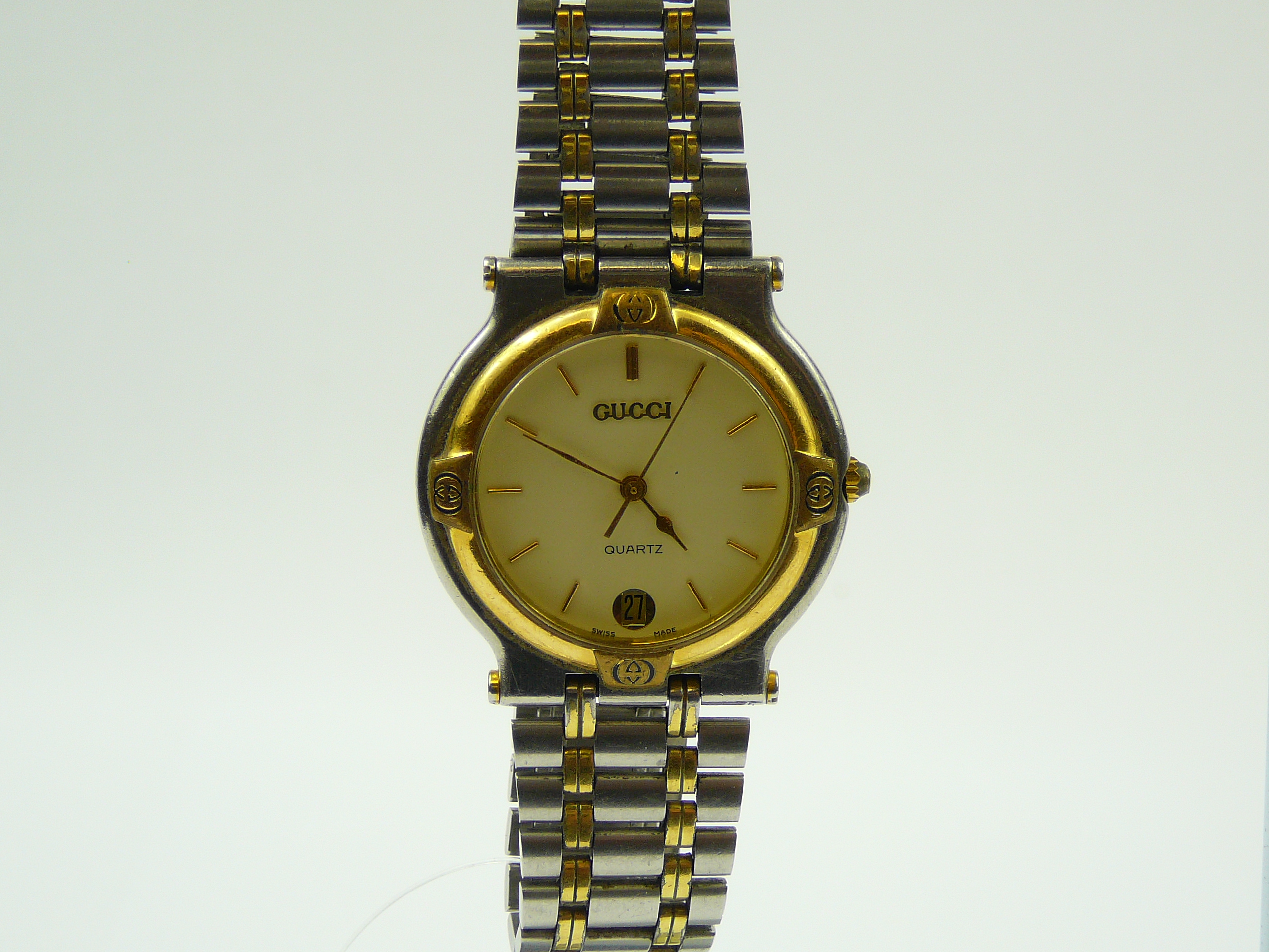 Gents Gucci 9000m Quartz wrist watch, bi-metal case (31mm) on matching ...